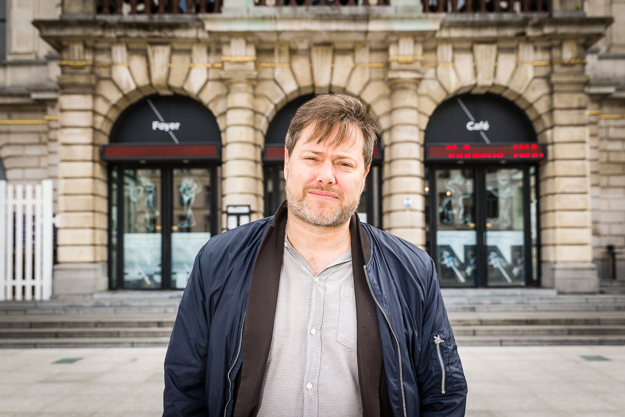 Milo Rau, de regisseur die Syrië-strijders op de planken wil zetten ...