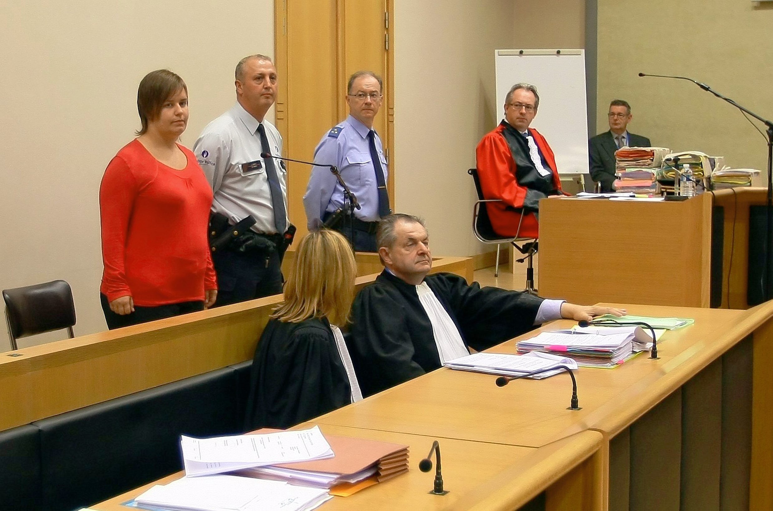 Eerste foto's parachutemoord getoond tijdens proces | De Morgen