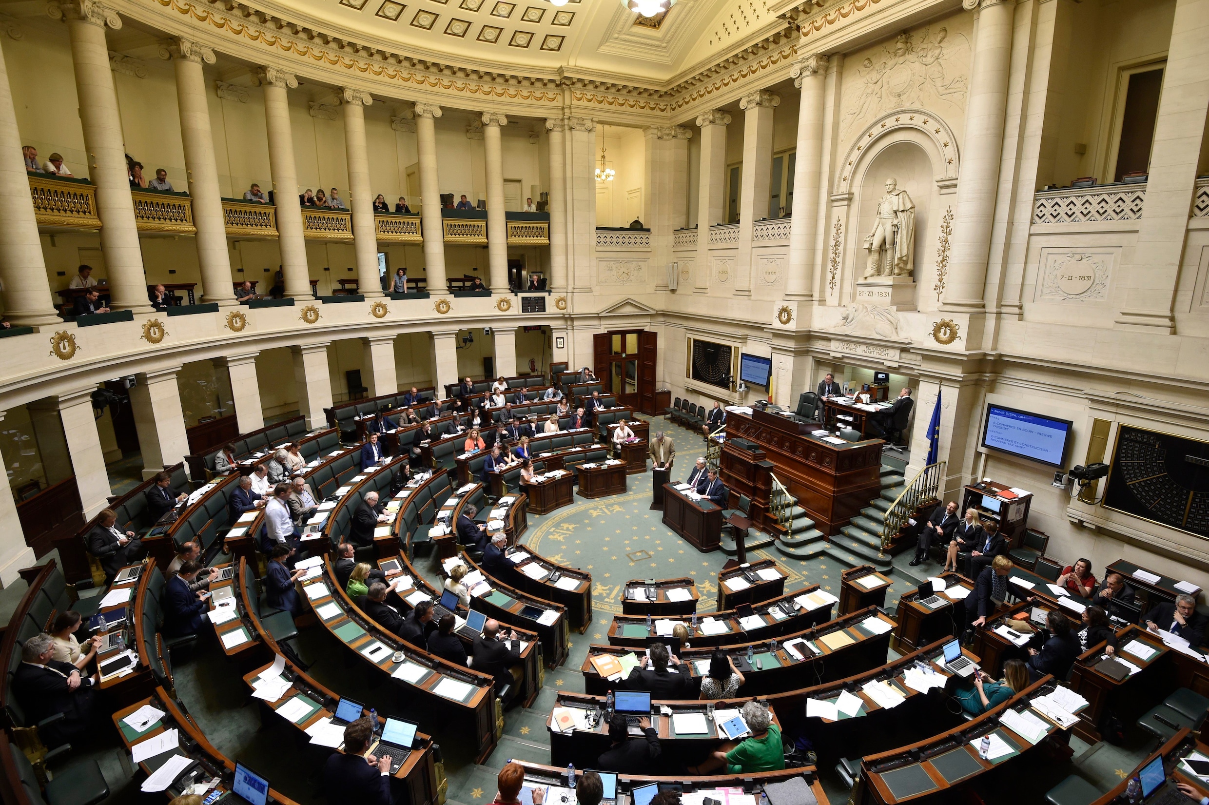 Vlaamse partijen willen parlementen drastisch inperken, maar lieten net ...