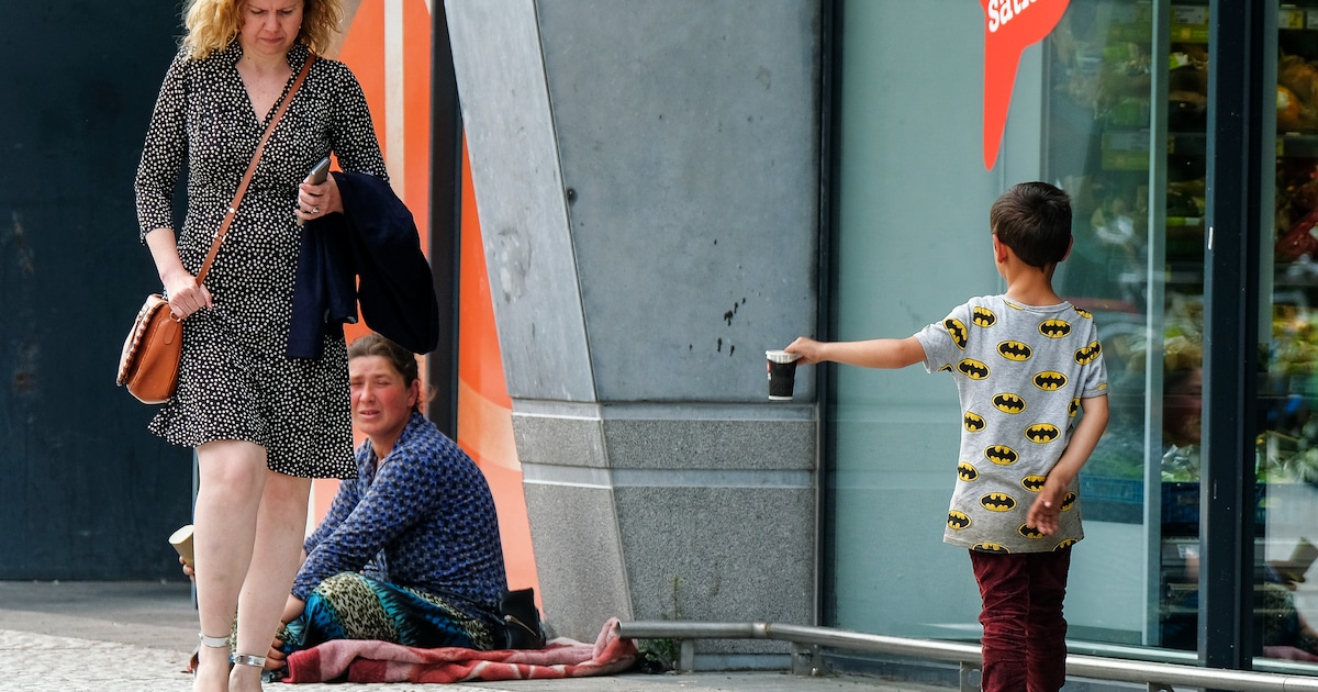 Bedelen met kind: opbrengst maal drie | De Morgen