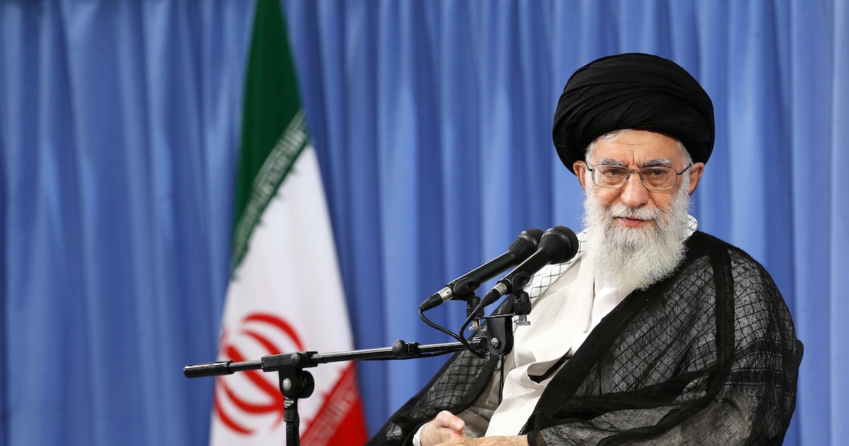 Geestelijk leider Iran geeft VS de schuld van opkomst Islamitische ...