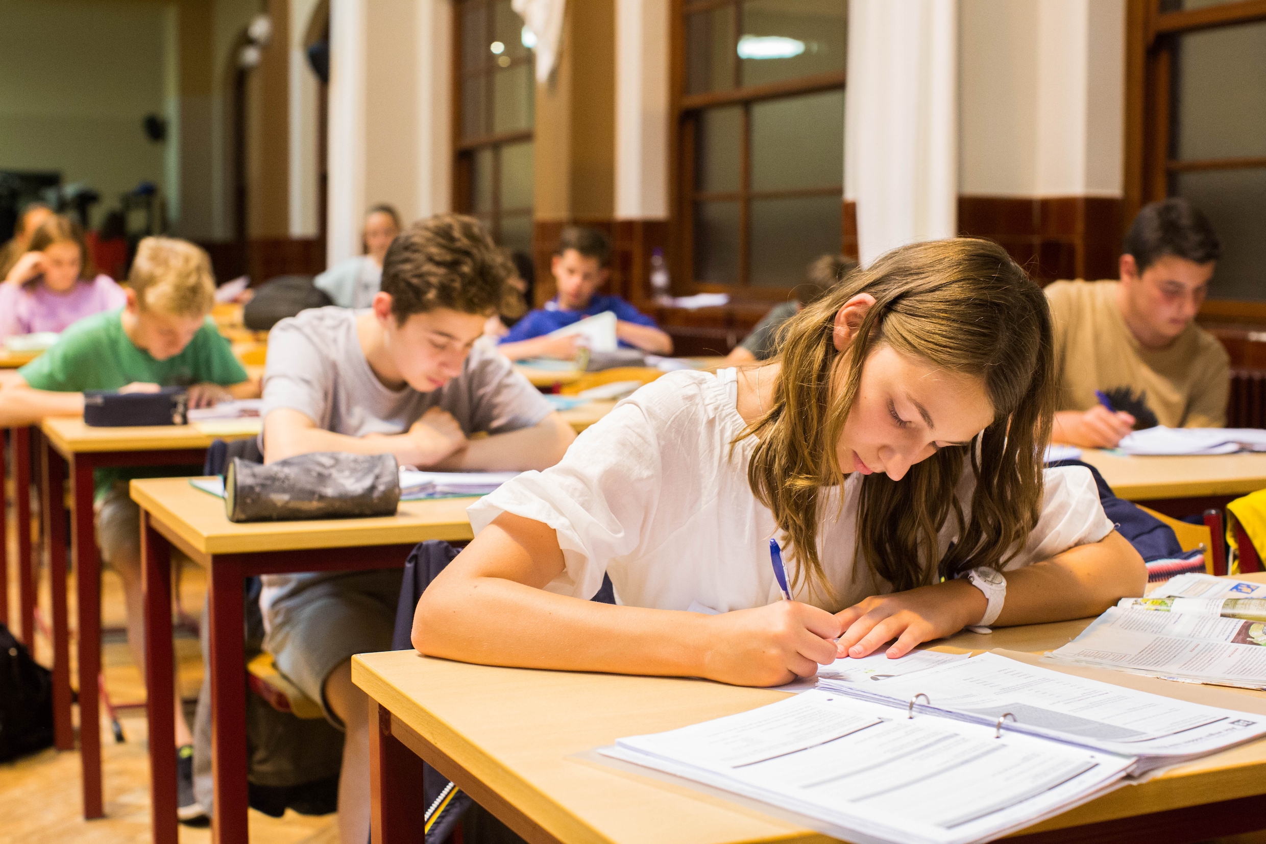 Elke school zijn eigen examens | De Morgen