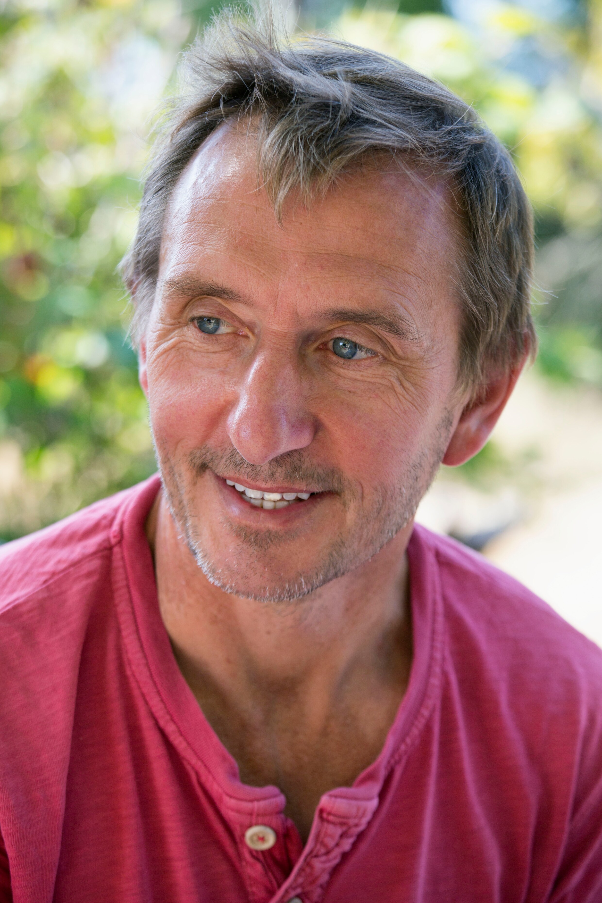 Bijenprof Dave Goulson slaat alarm: "Red de hommel: drink één cola ...