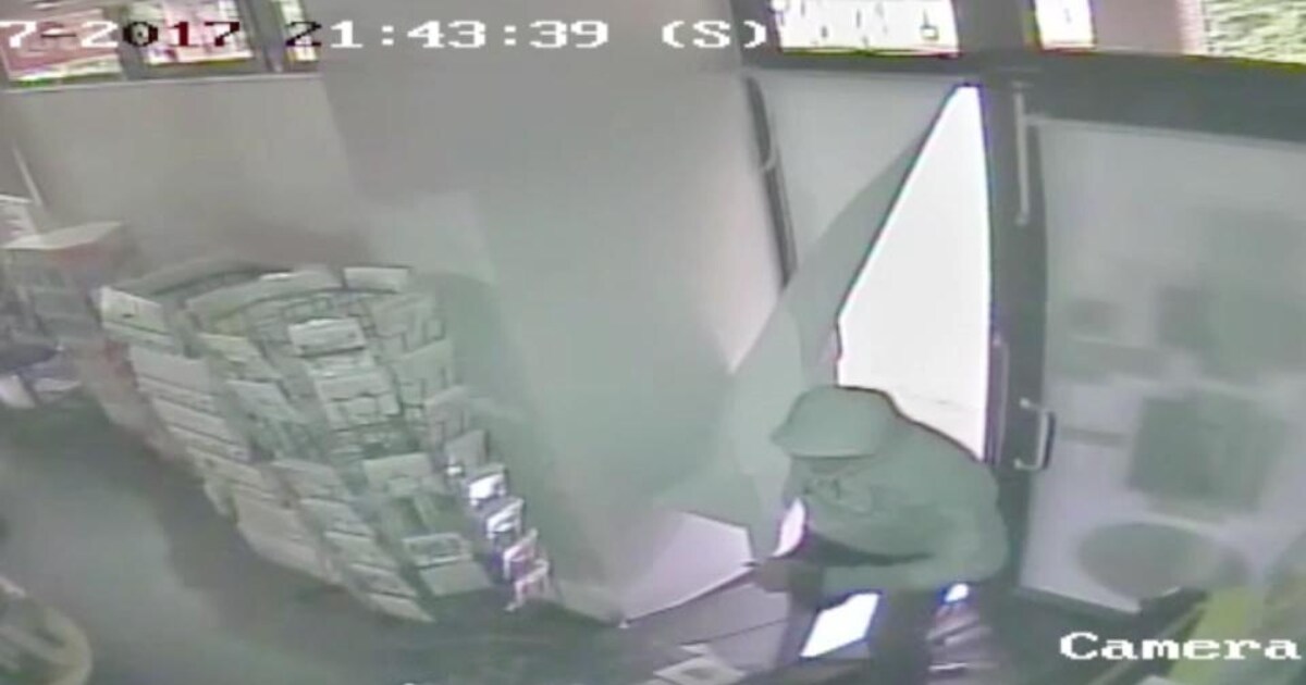 VIDEO: Inbreker trapt deur copycenter in, maar fietst nadien met lege ...