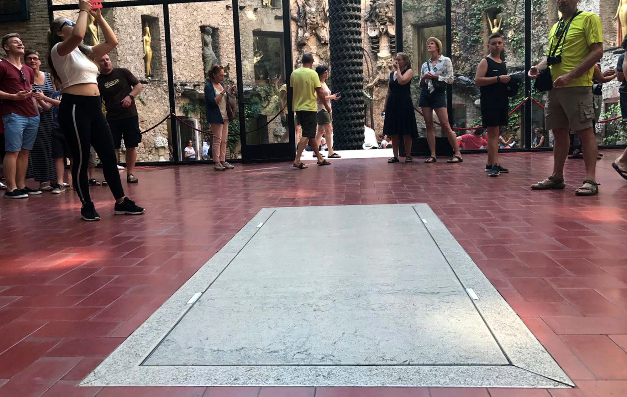 Zelfs de snor van Salvador Dalí is 28 jaar na zijn dood nog intact | De ...