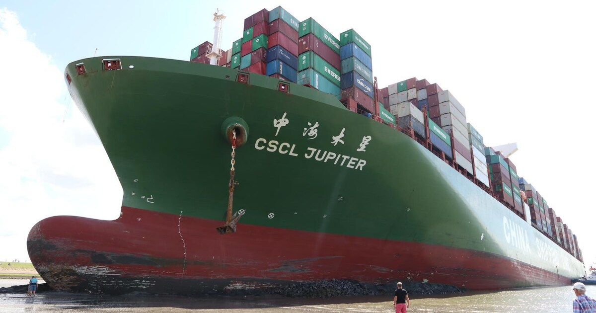 Kijklustigen hinderen hulpdiensten bij berging vastgelopen ...