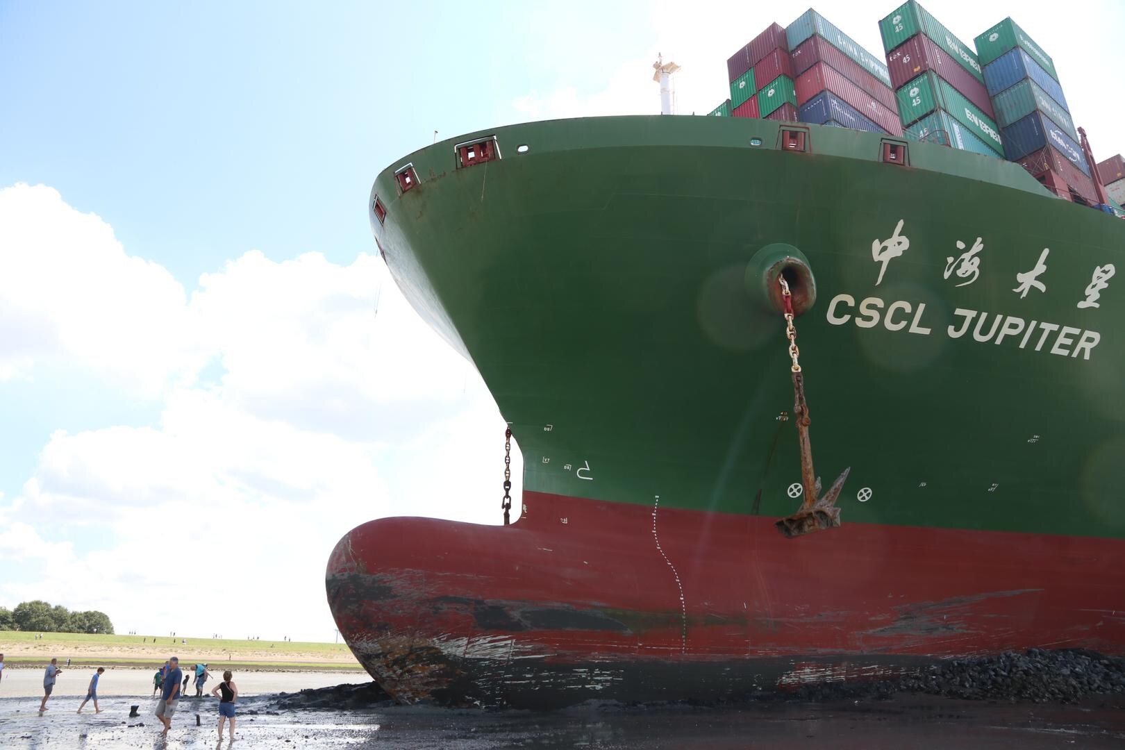 Kijklustigen hinderen hulpdiensten bij berging vastgelopen ...