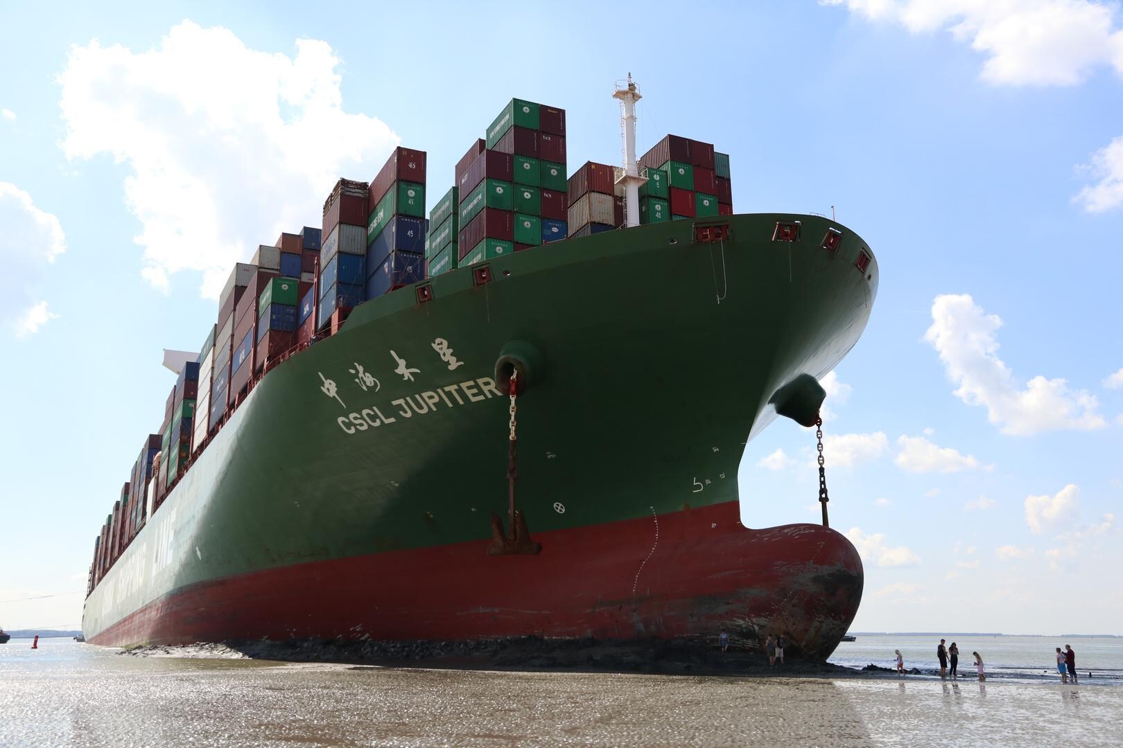 Kijklustigen hinderen hulpdiensten bij berging vastgelopen ...