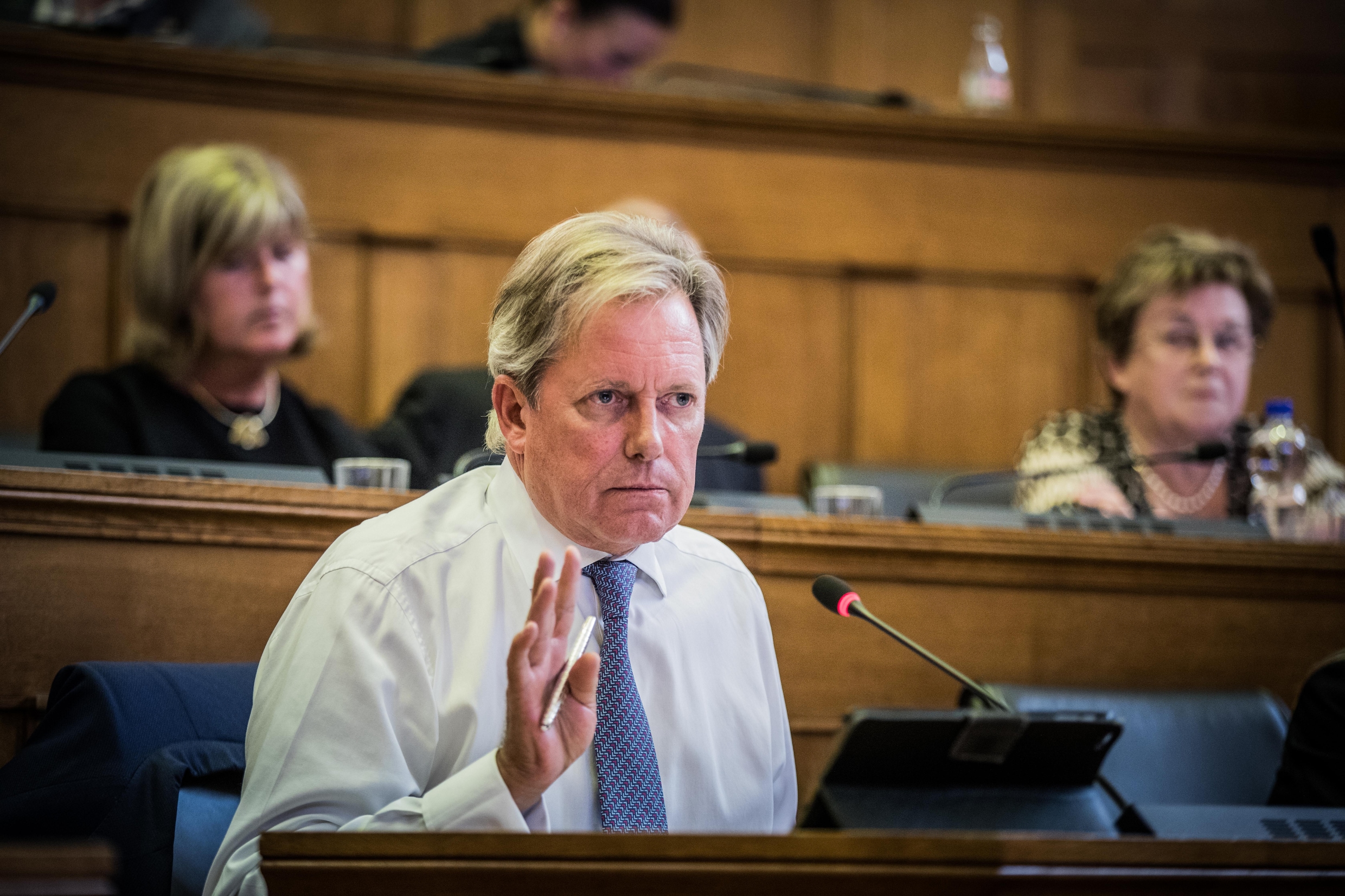 Geert Versnick neemt dan toch ontslag | De Morgen