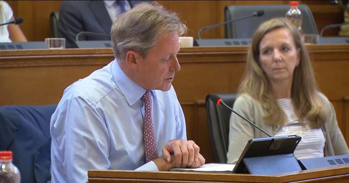 Geert Versnick neemt dan toch ontslag | De Morgen