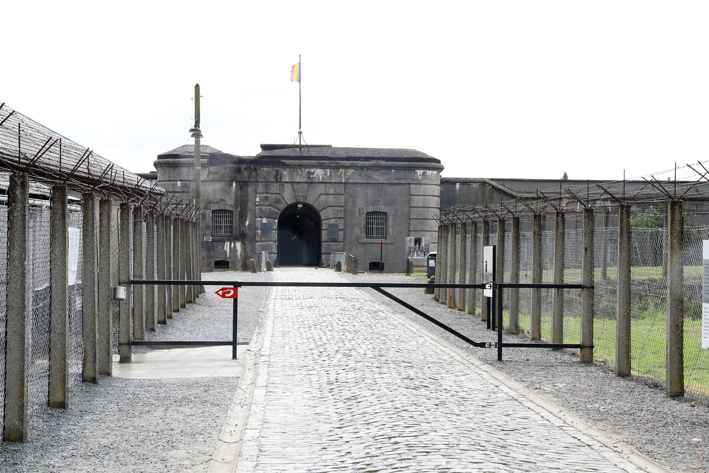 Zes maanden met uitstel voor man die Hitlergroet bracht in Fort van ... Zes maanden met uitstel voor man die Hitlergroet bracht in Fort van ...