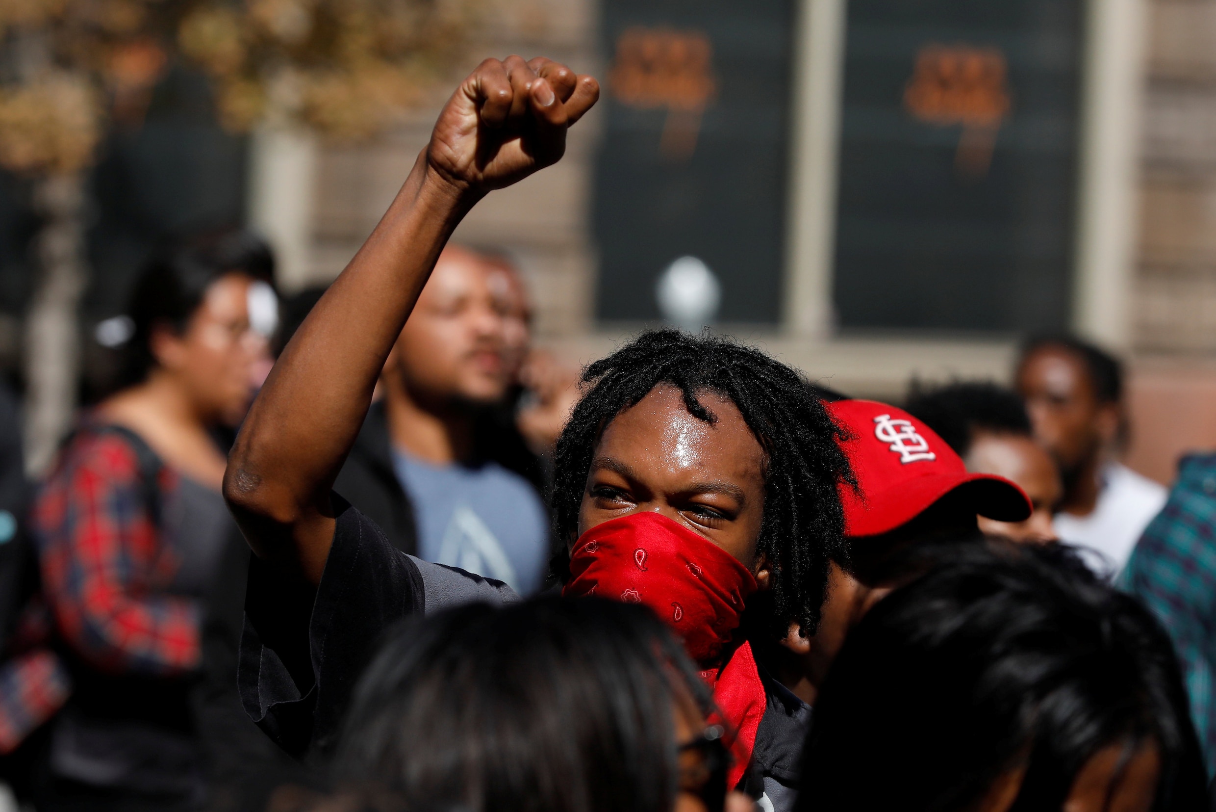 Opnieuw blanke ex-agent vrijgesproken van moord op zwarte man, betogers ...