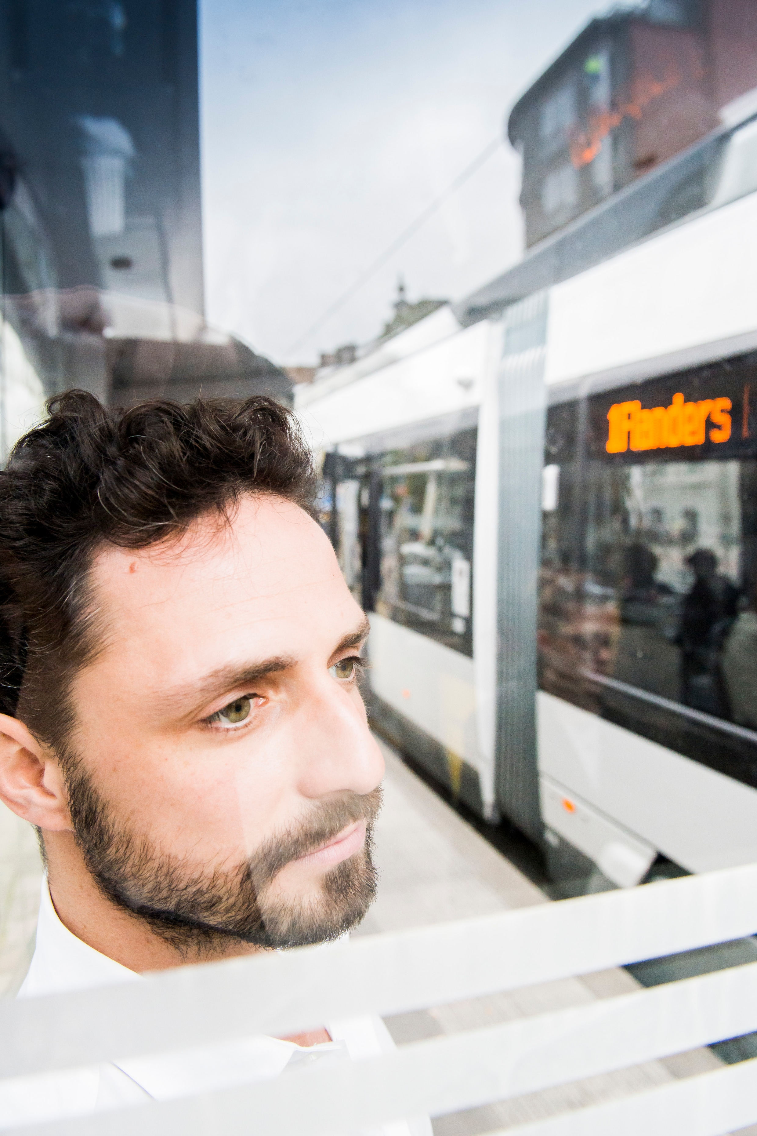 Huisarts gaat undercover als buschauffeur: "Na twee maanden ging ik ...