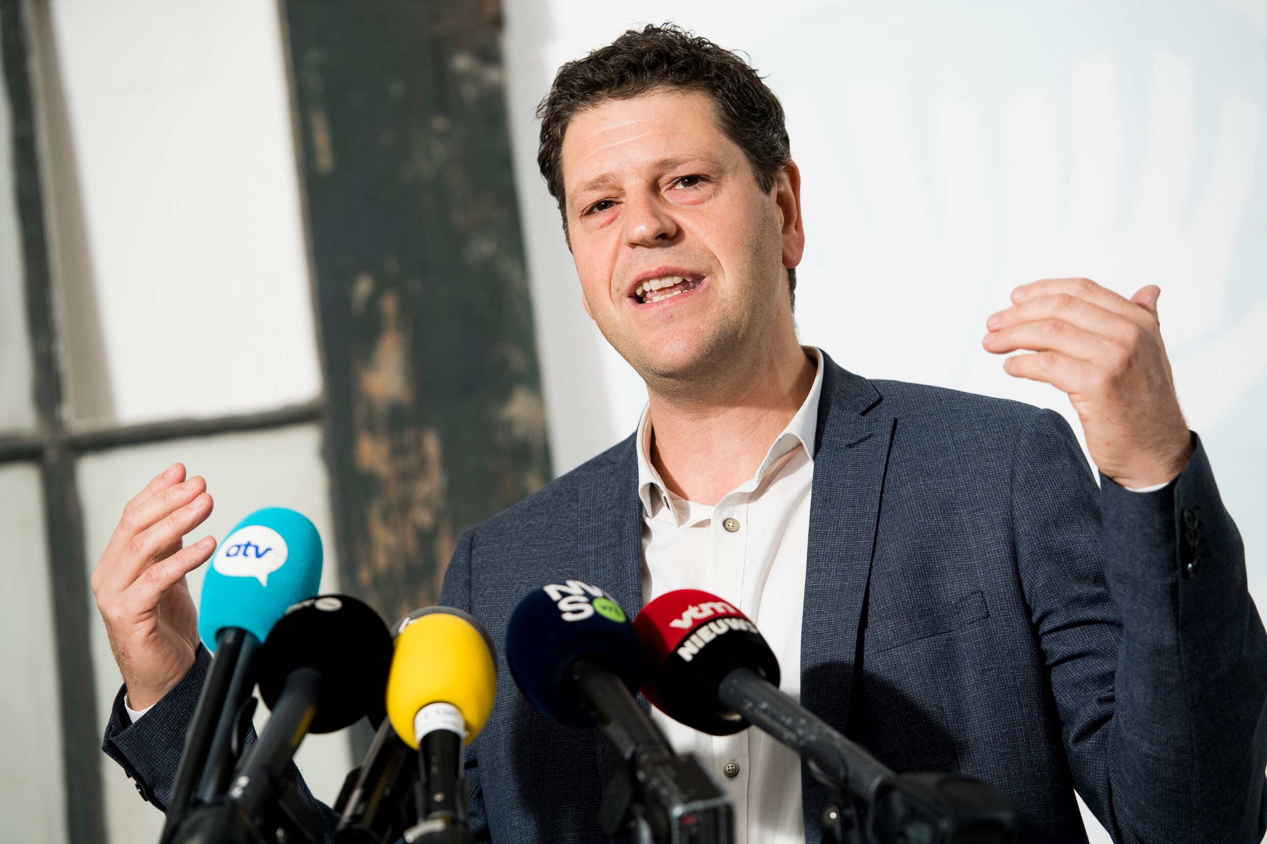 Het schimmige vertrek van Tom Meeuws (sp.a) bij De Lijn | De Morgen