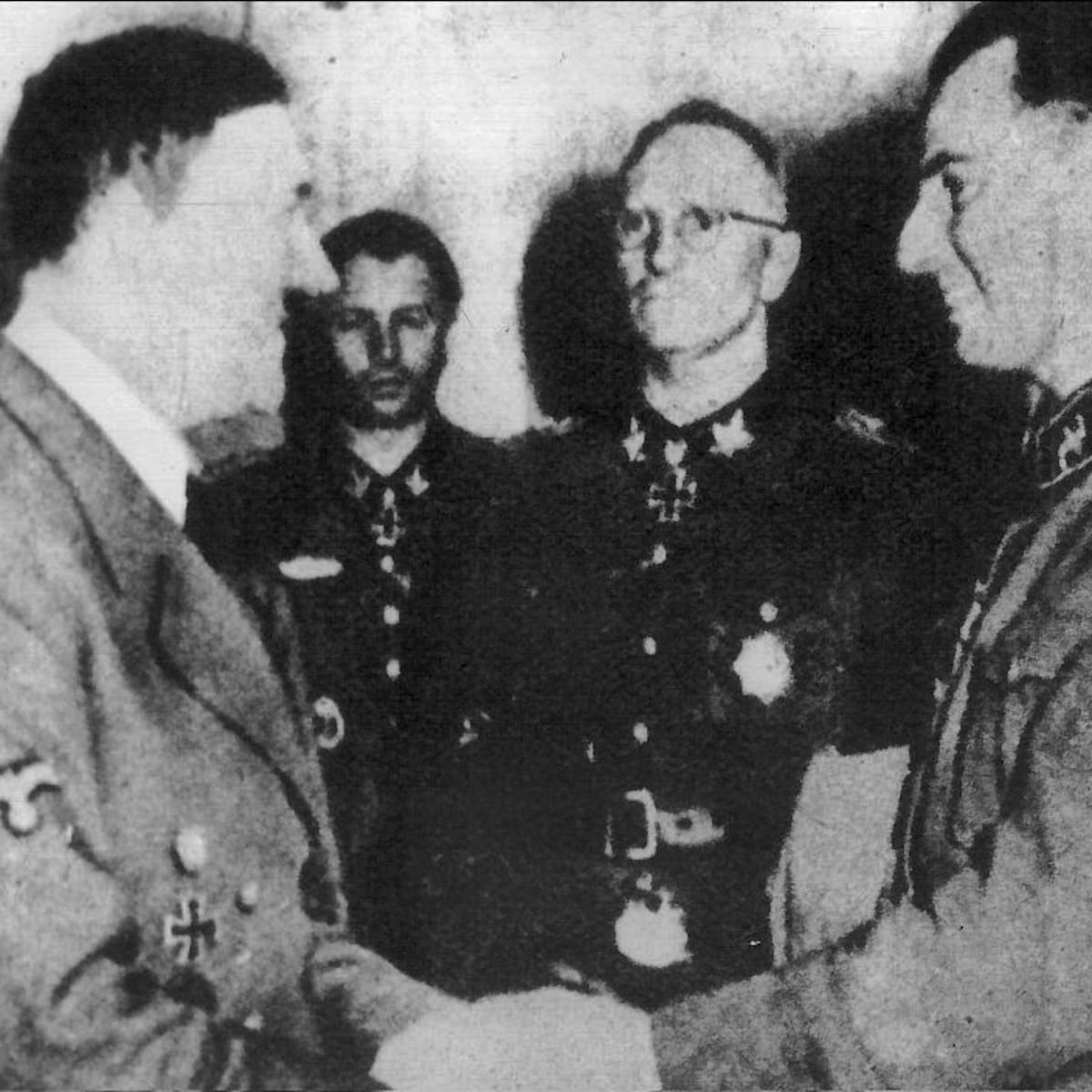 Neger Alsjeblieft Hitler Kindermisbruik Binnen De Kringen Van