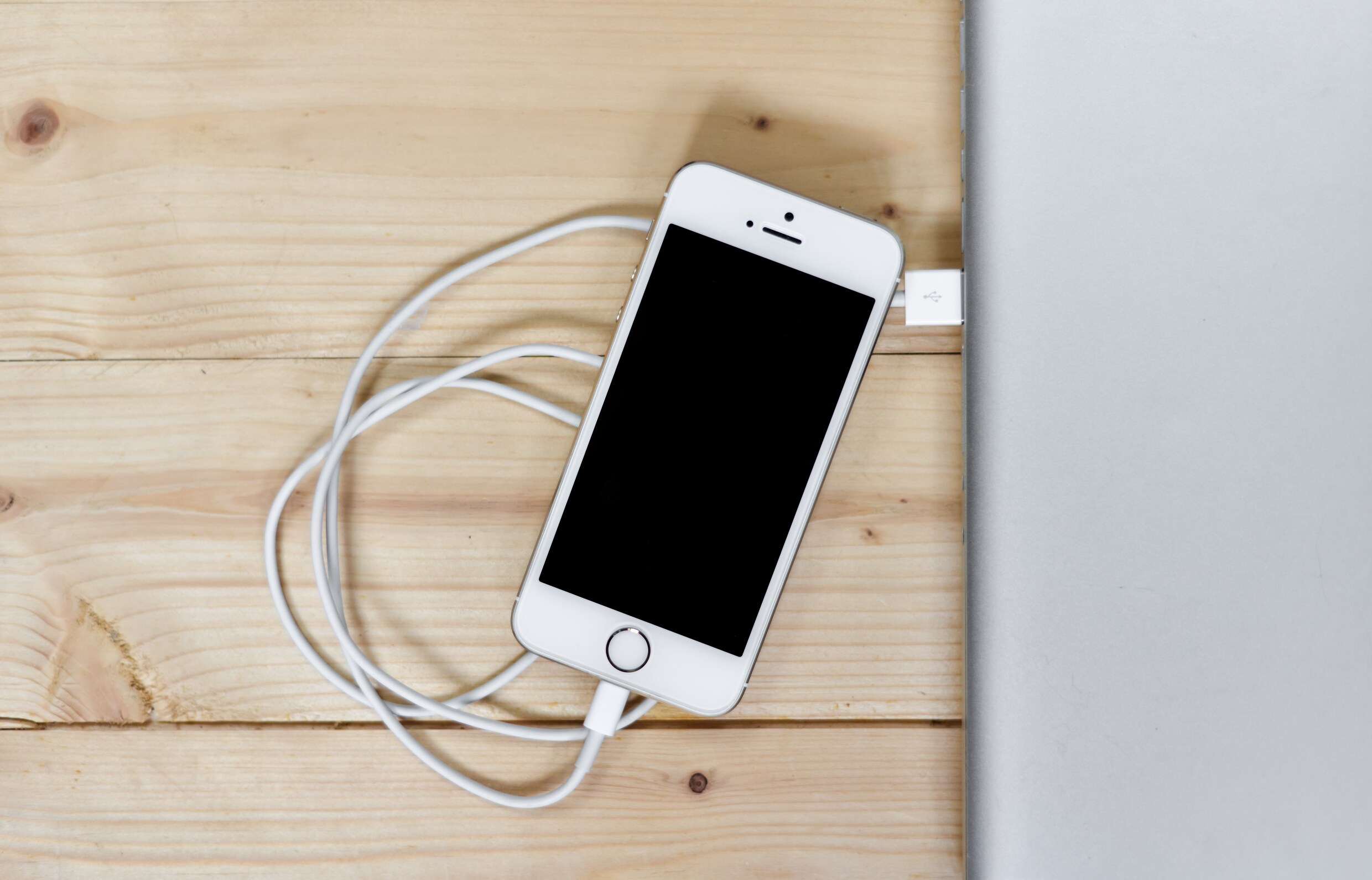 Telefoon 's nachts opladen? Let op voor brandgevaar | De Morgen