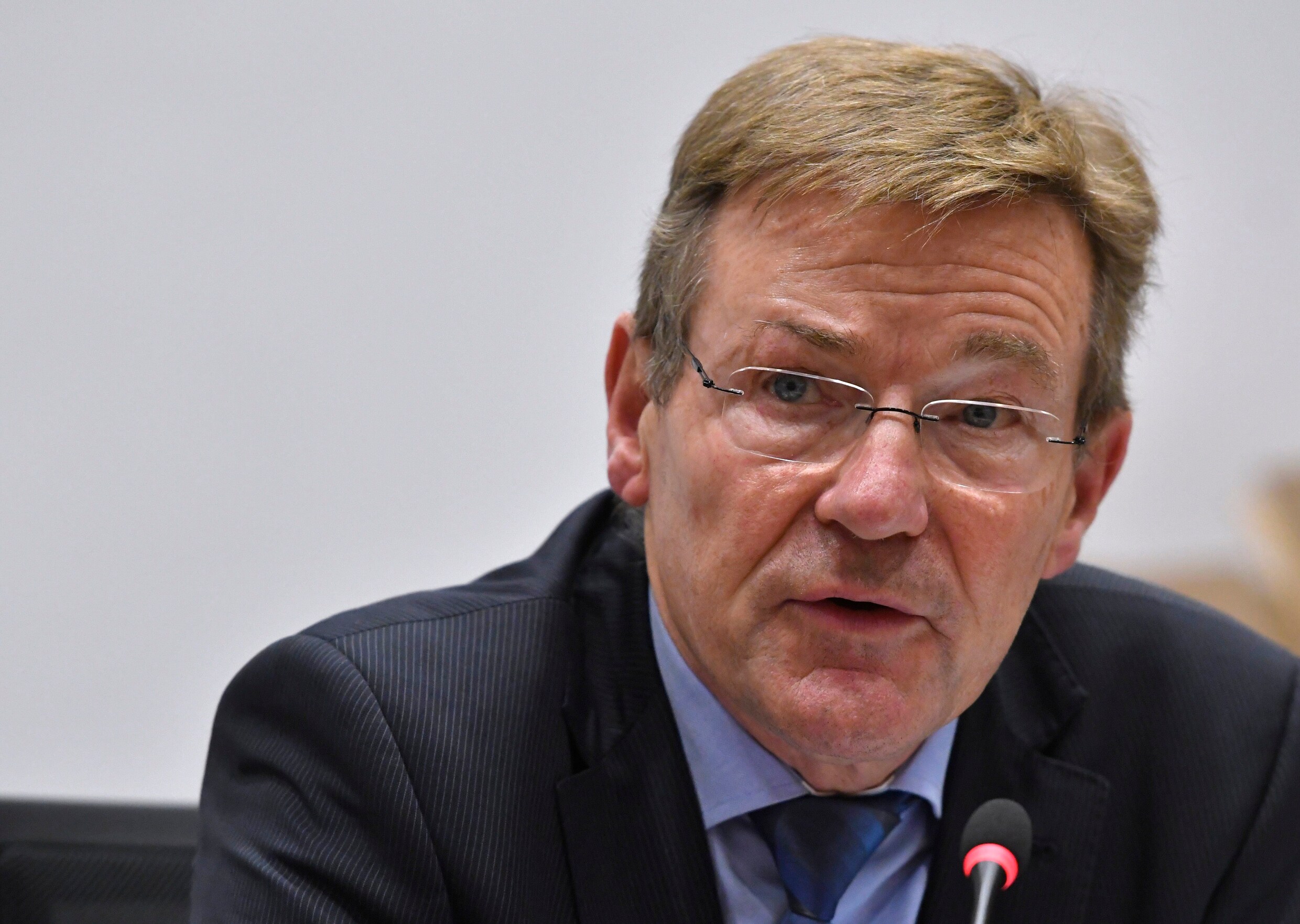 Van Overtveldt en Wilmès weerleggen kritiek op begroting: "Alle lichten ...