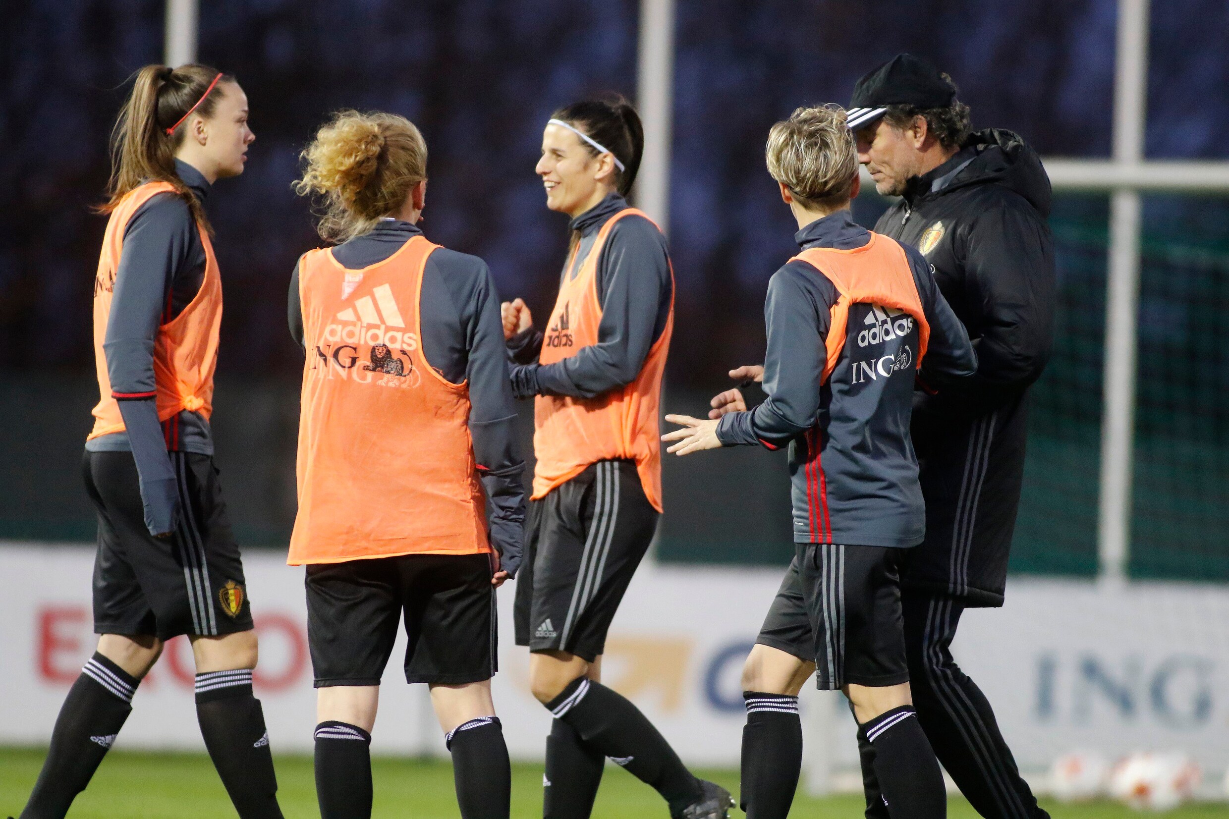 Belgische voetbalvrouwen spelen na Nieuwjaar in eigen truitje | De Morgen