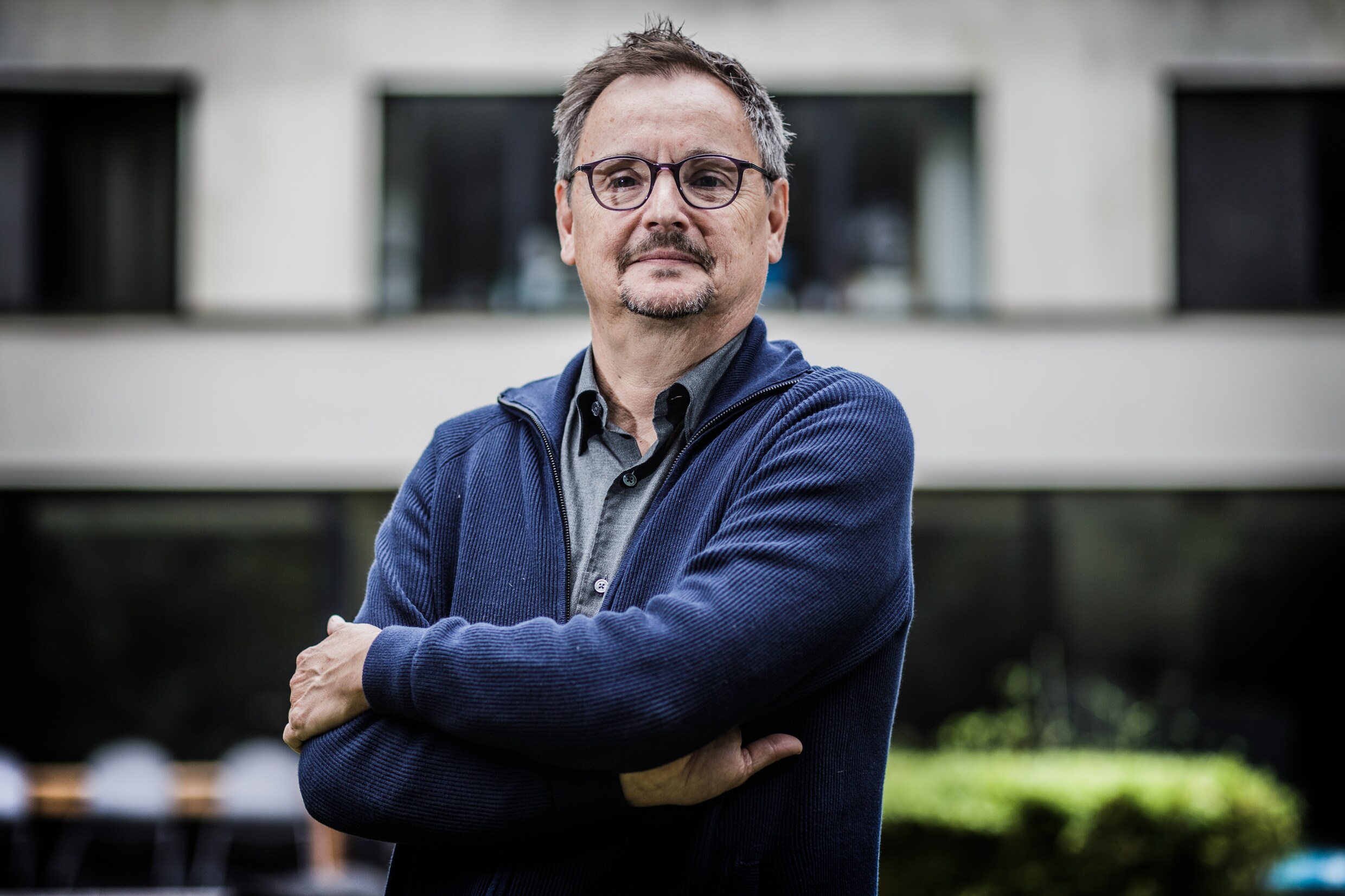 Weten wij veel hoe die vlag moet hangen. We zijn al blij dat we weten ...