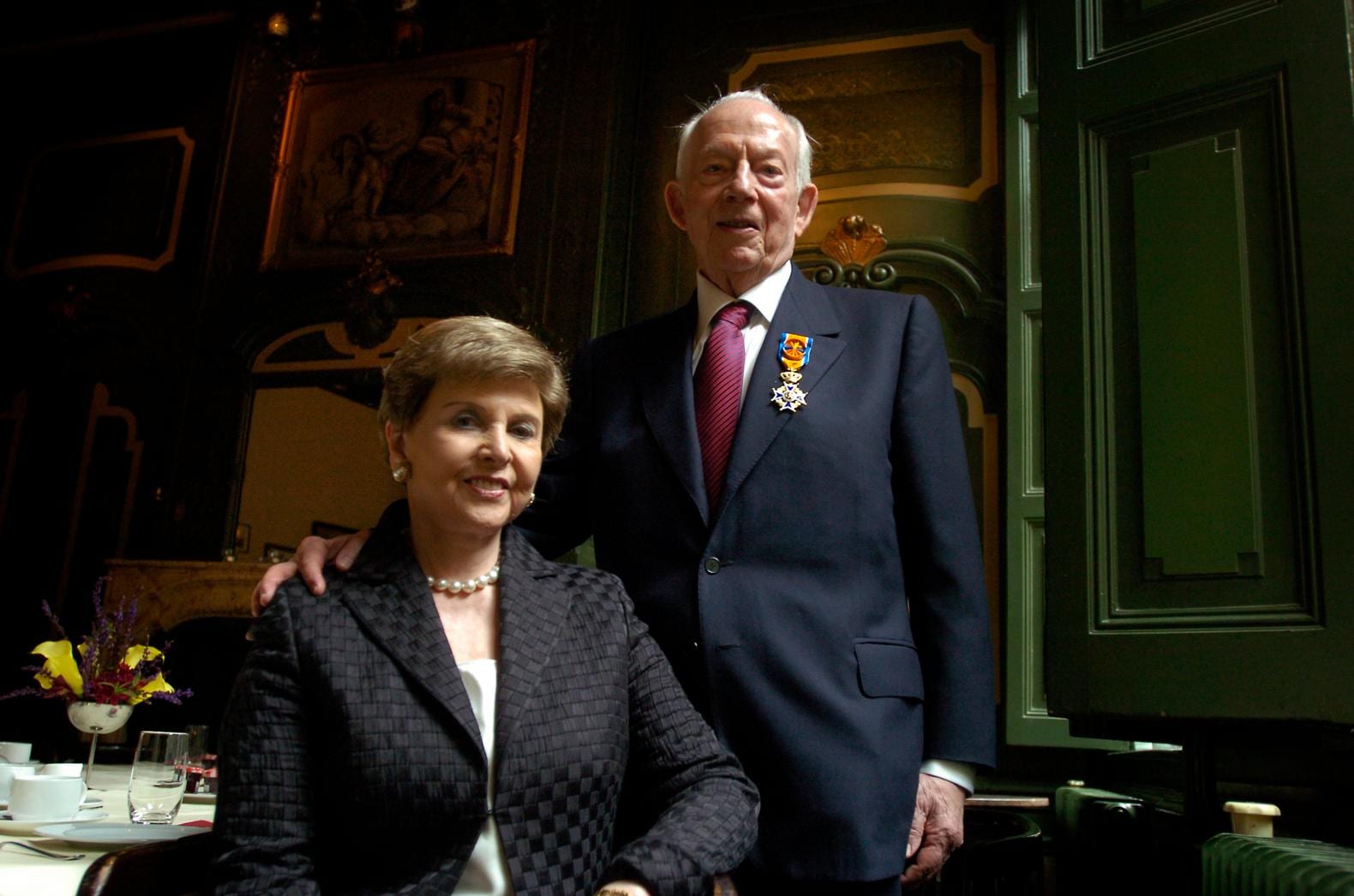 Er kleeft bloed aan de filantropie van deze steenrijke familie | De Morgen