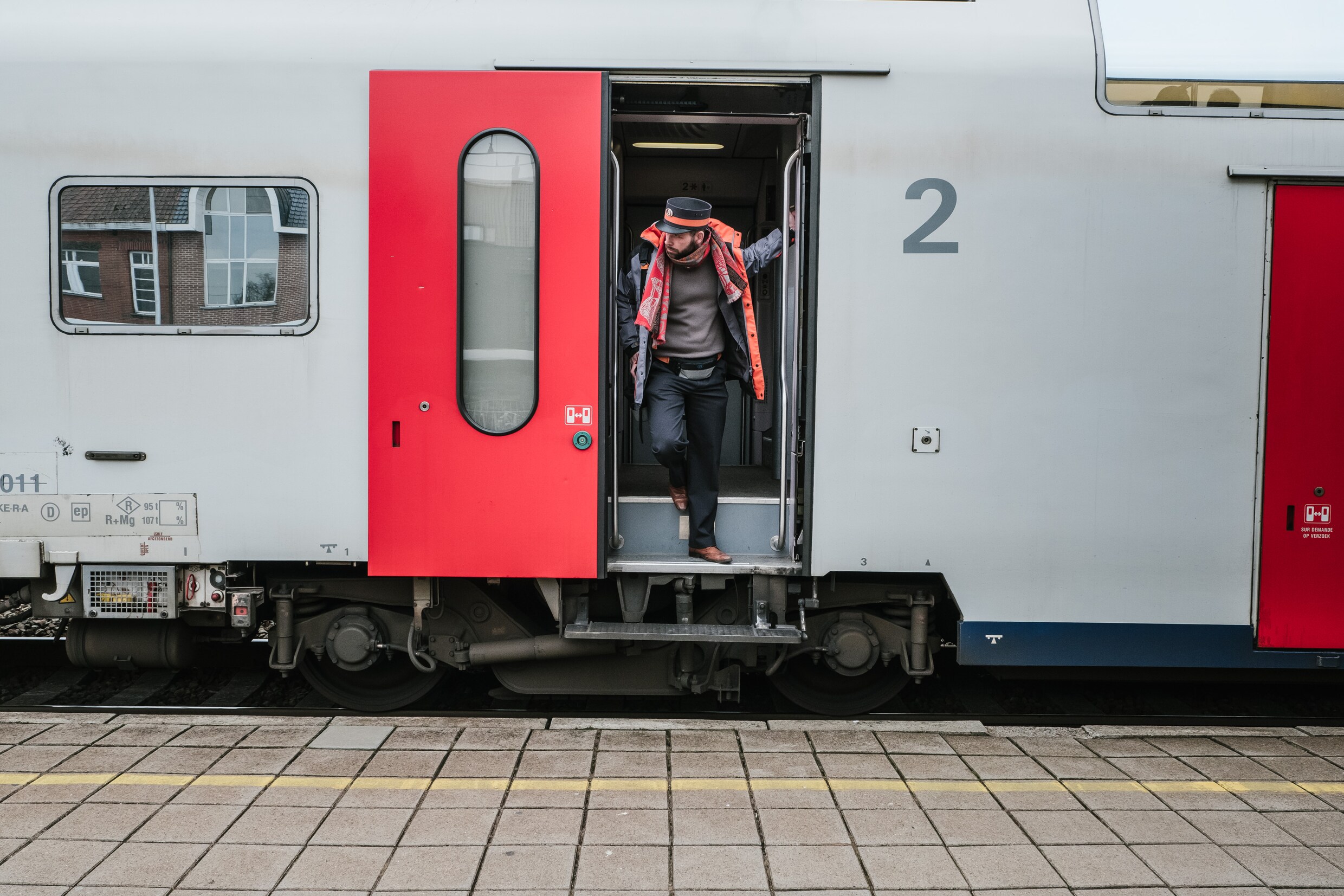 Vlaming neemt minder vaak auto, trein en bus dan voor corona | De Morgen