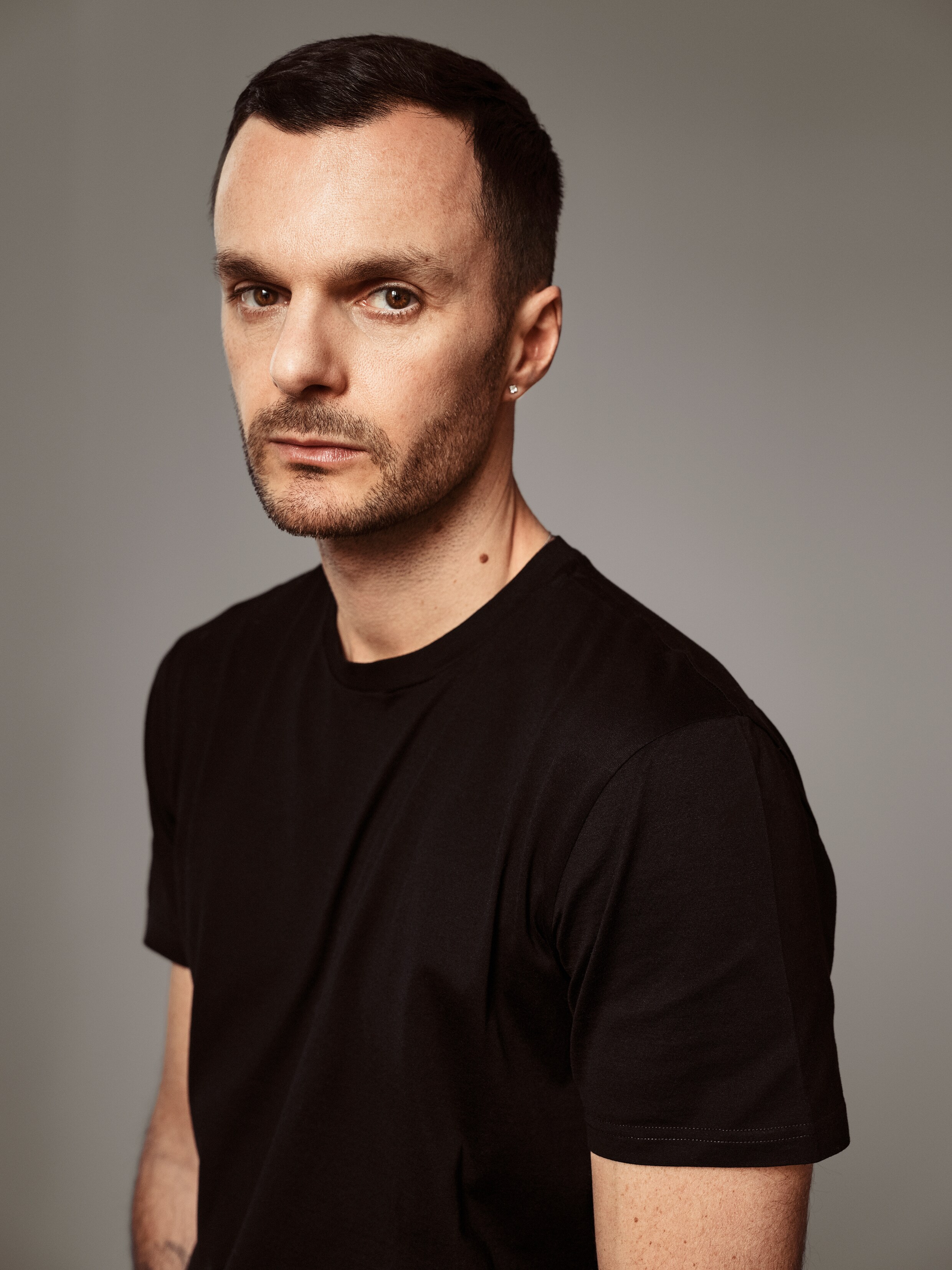 Kris Van Assche verlaat Dior: "Soms wordt de druk zo groot dat het ...