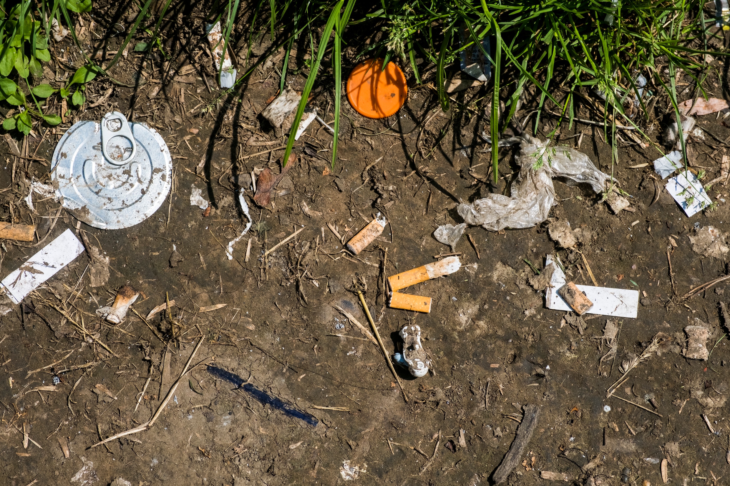 ‘Kwalijk asociaal gedrag’: meer boetes voor zwerfvuil in 2023 | De Morgen