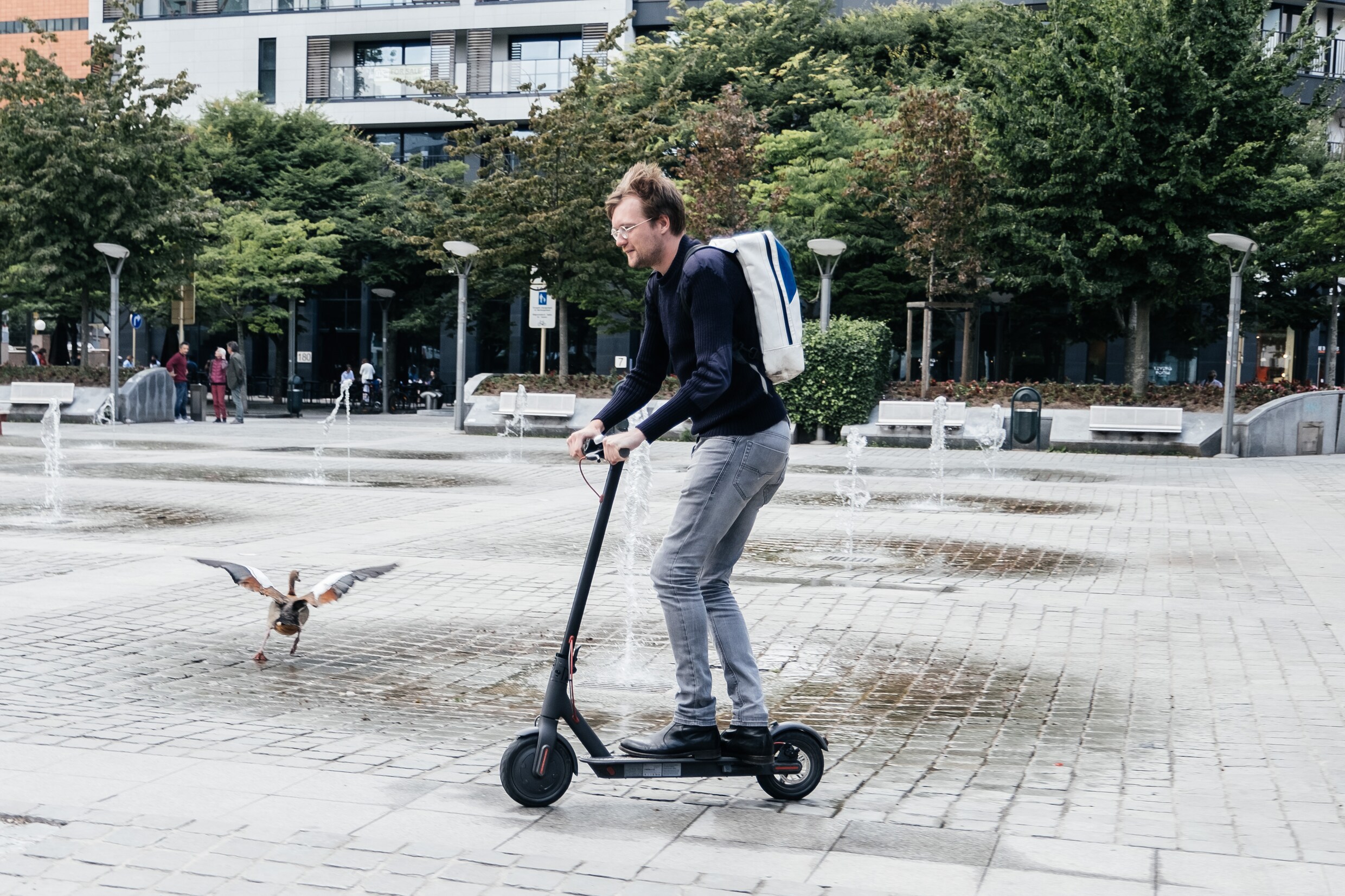 ‘Met de elektrische step op het voetpad zoeven? Mag niet’ | De Morgen