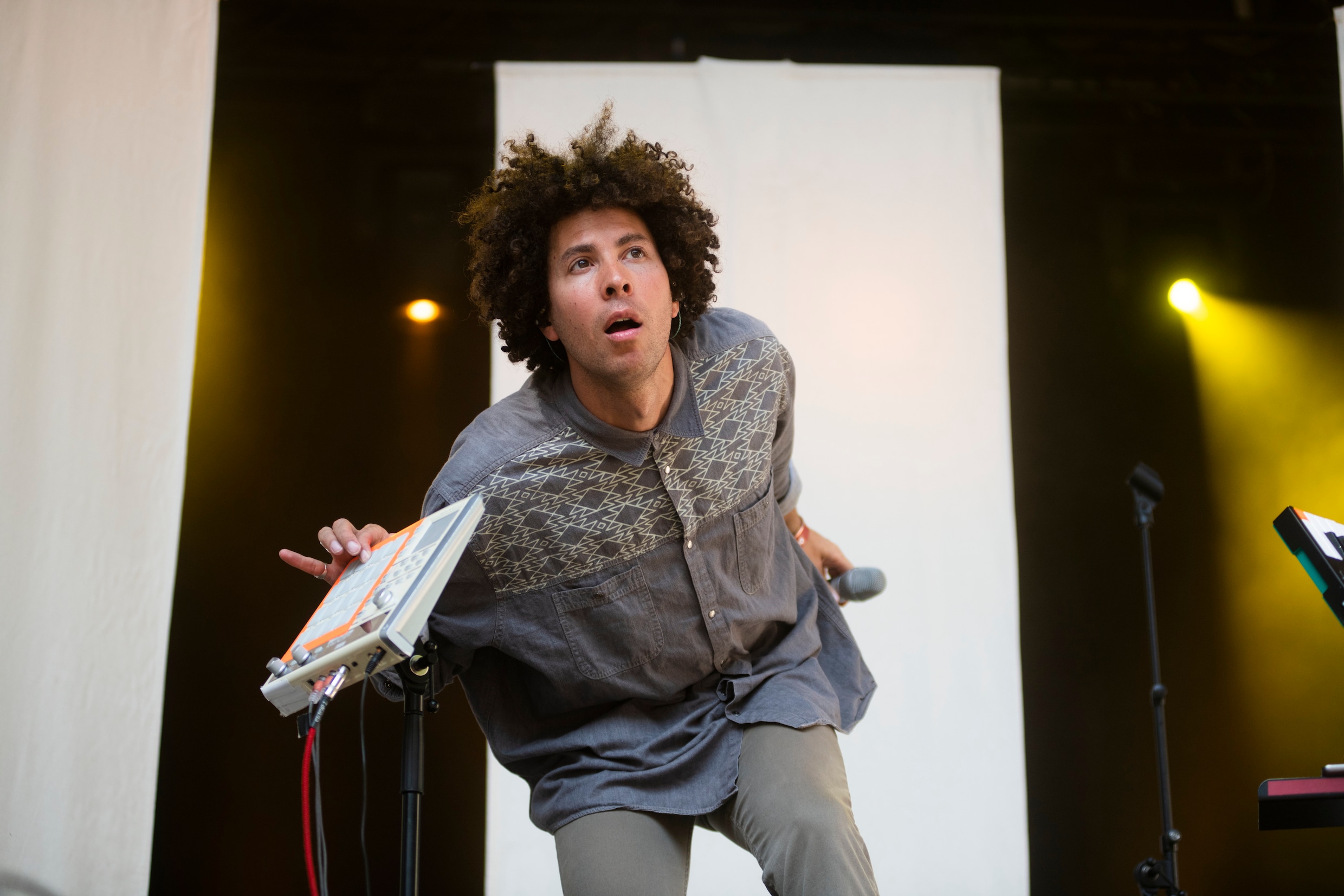 Témé Tan op Couleur Café: wereldreiziger in zijn eigen universum | De ...