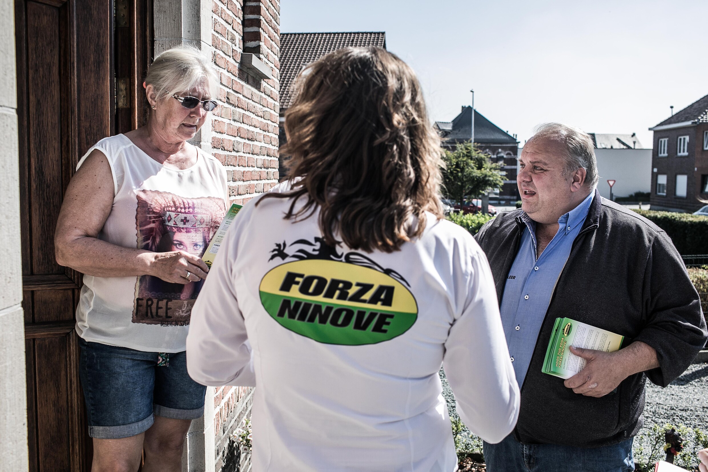 Huisbezoeken met Forza Ninove: "Al die hoofddoeken, is dat ergens voor ...