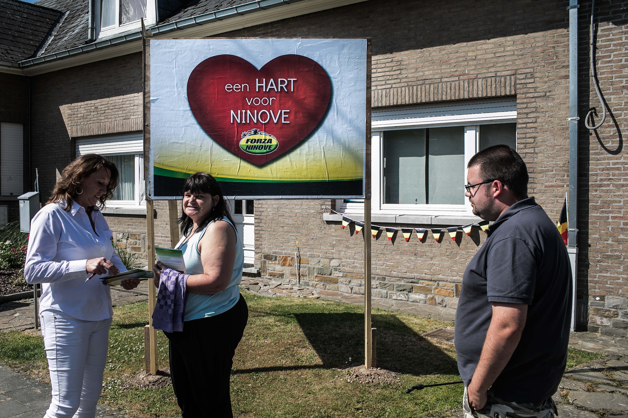Huisbezoeken met Forza Ninove: "Al die hoofddoeken, is dat ergens voor ...