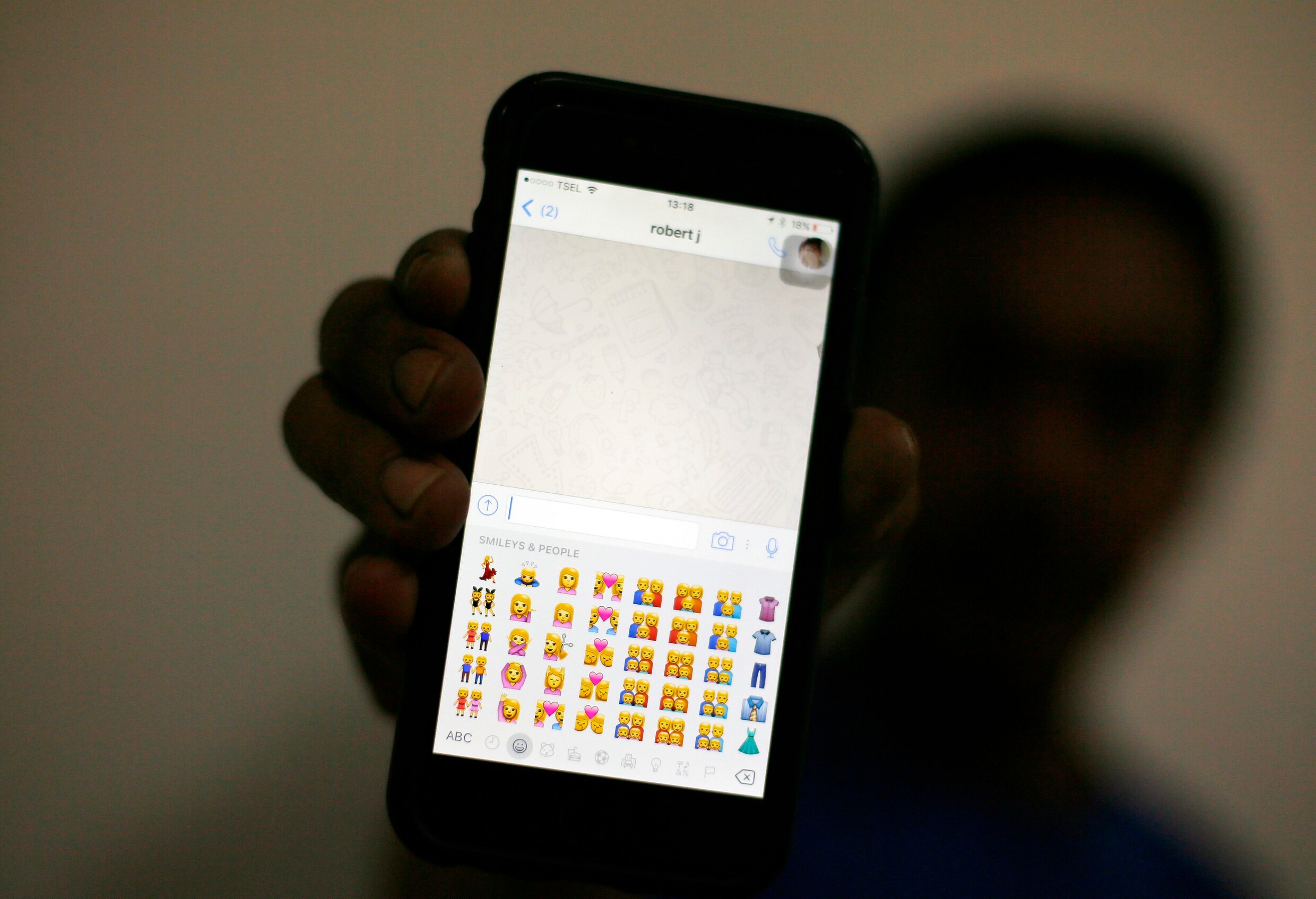 Koppels die emoji’s sturen, voelen zich hechter: ‘Ze brengen een speels ...