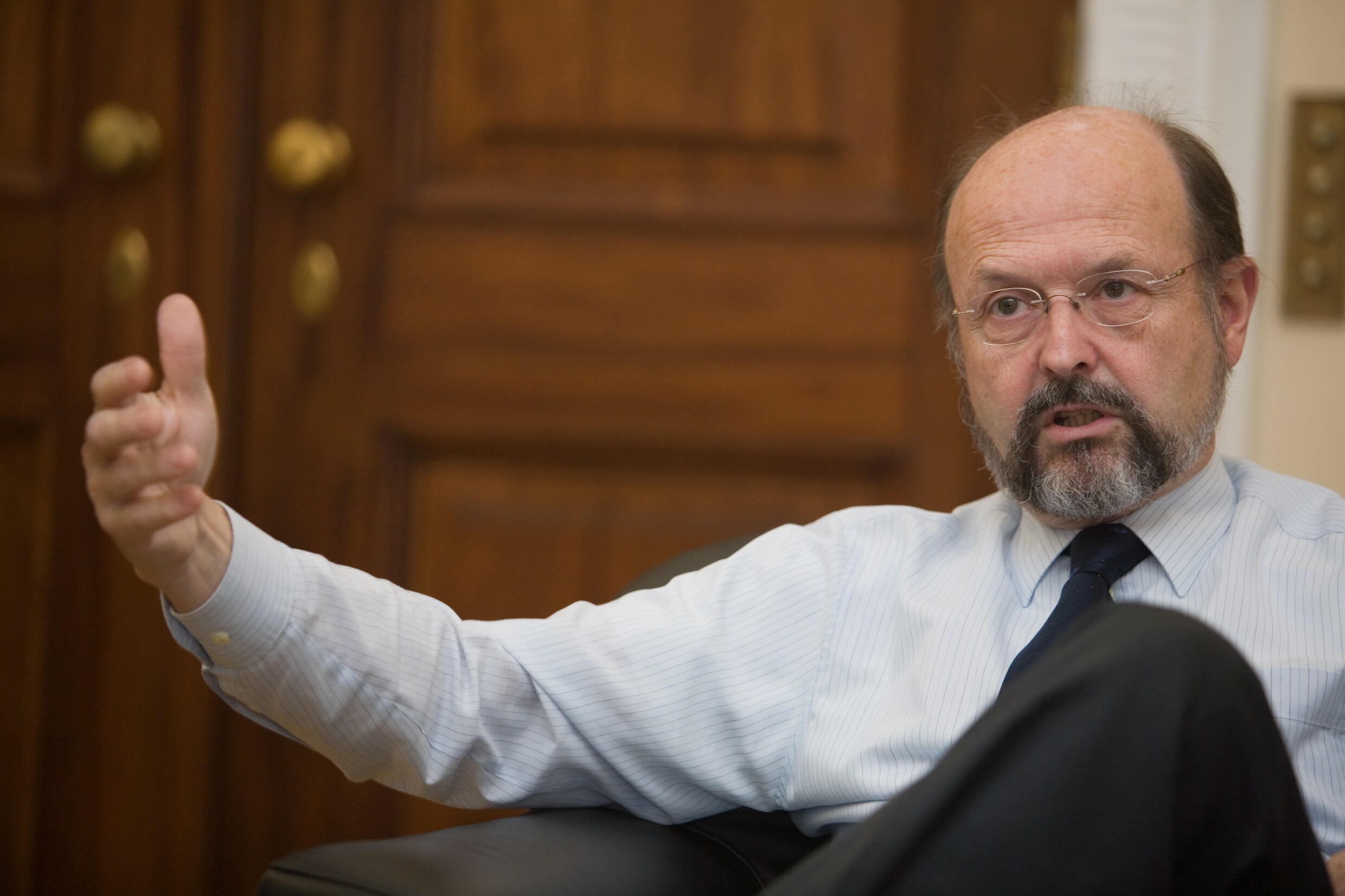 Luc Coene: "Onze banken zijn nog kwetsbaar" | De Morgen