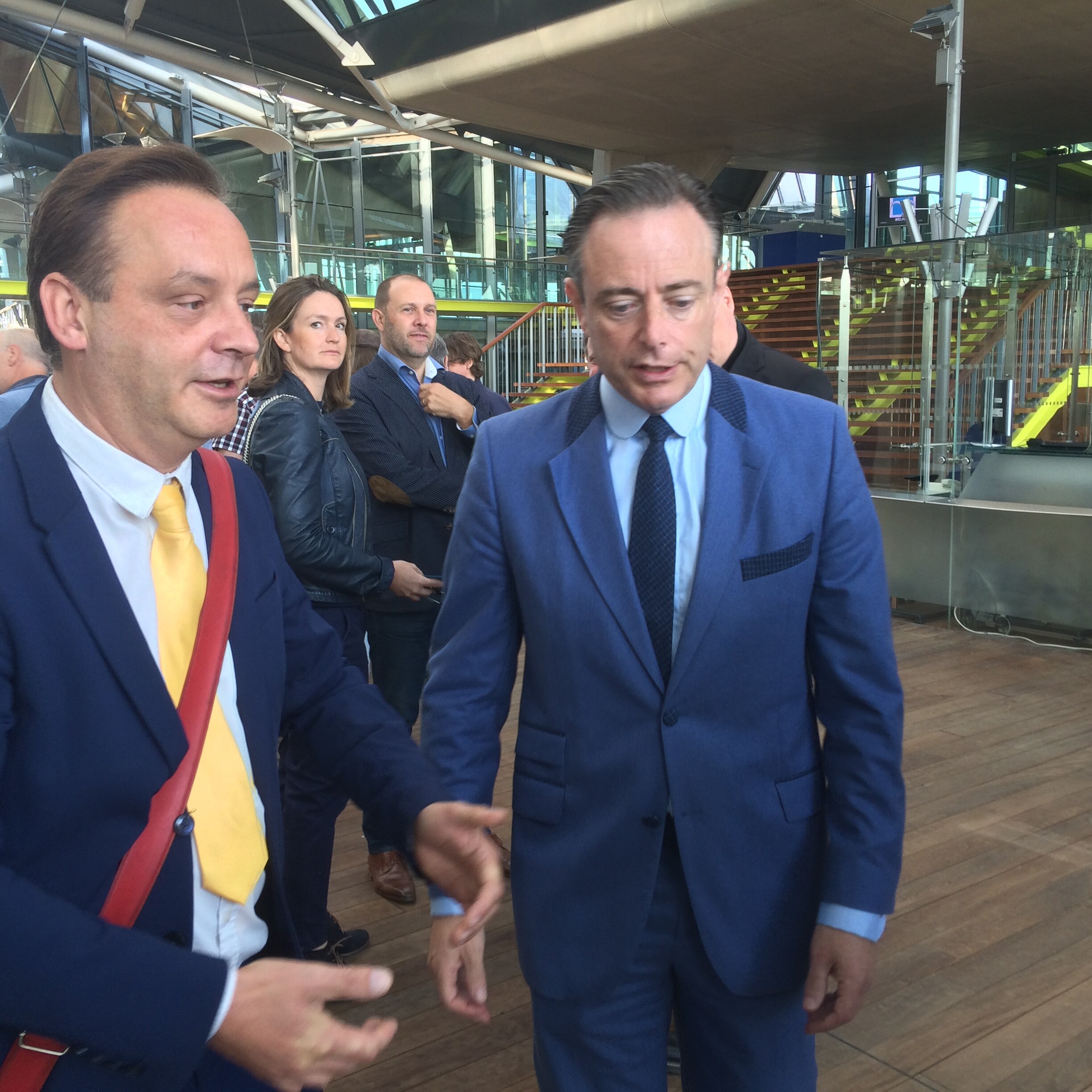 Kieslijsten in Antwerpen goedgekeurd: Bart De Wever krijgt concurrentie ...