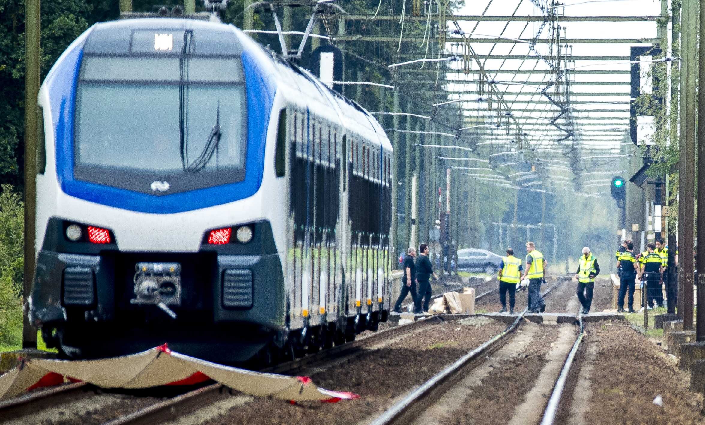 4 kinderen komen om bij botsing tussen trein en bolderkar in Nederland ...