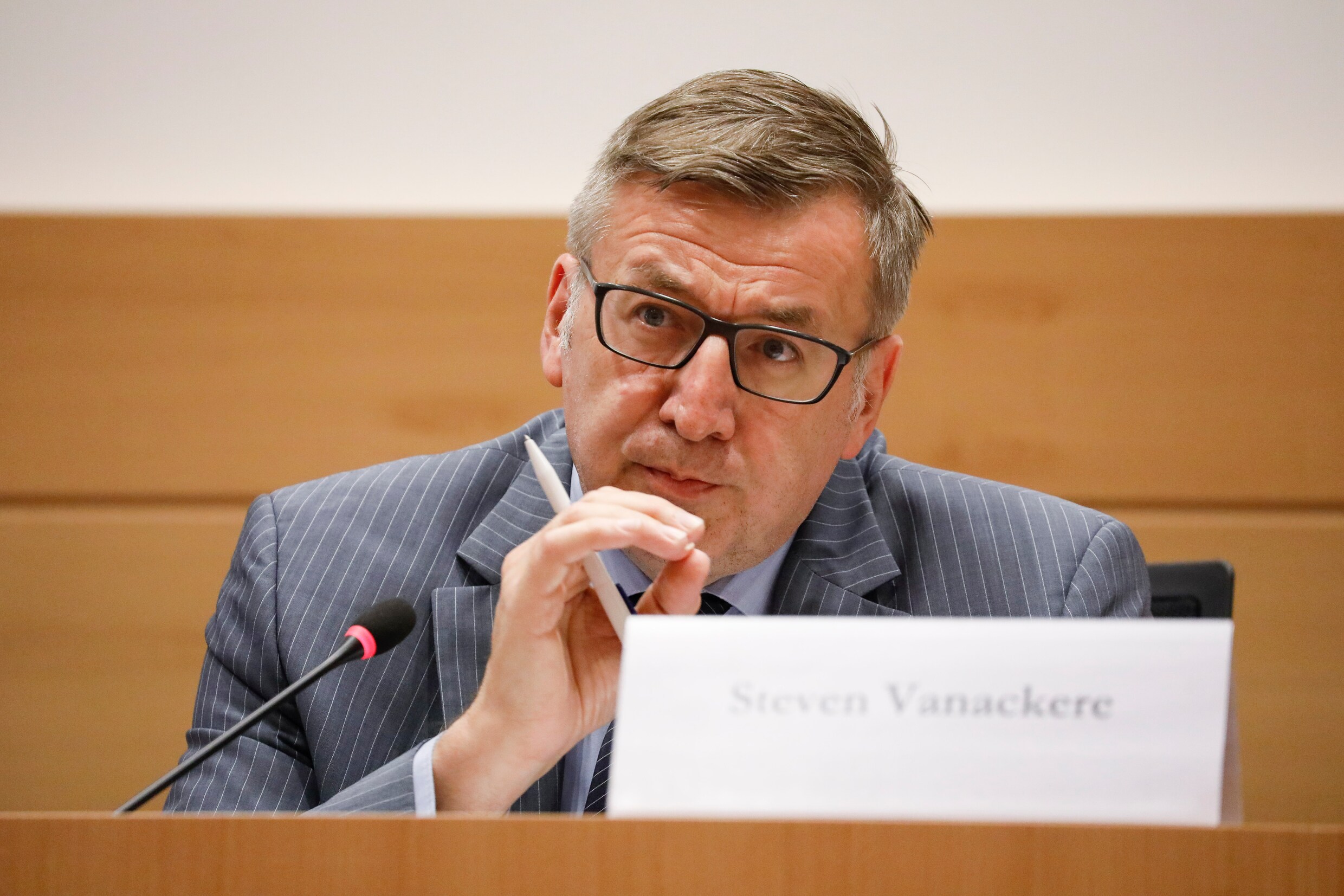 Druk op CD&V om Steven Vanackere te lossen, maar die is niet onder de ...