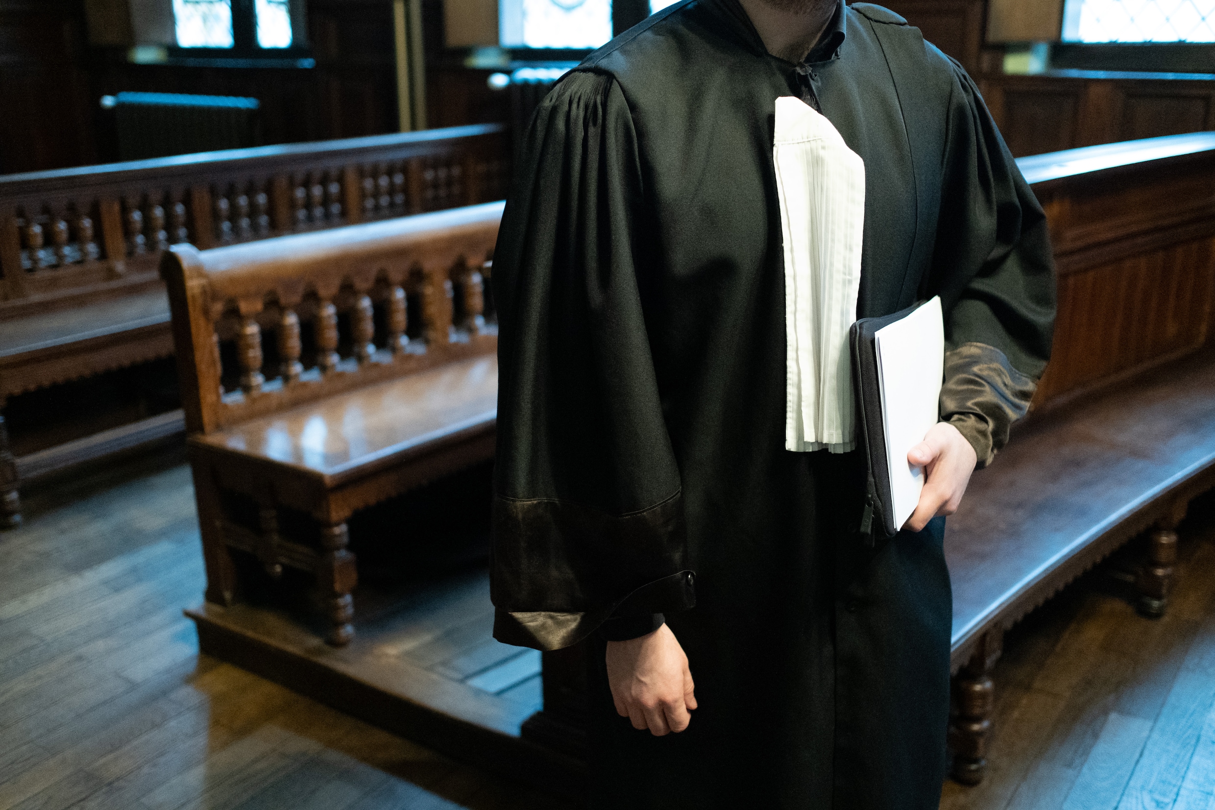 Rechter uit Ieper drie maanden geschorst na fraude van zoon bij ...