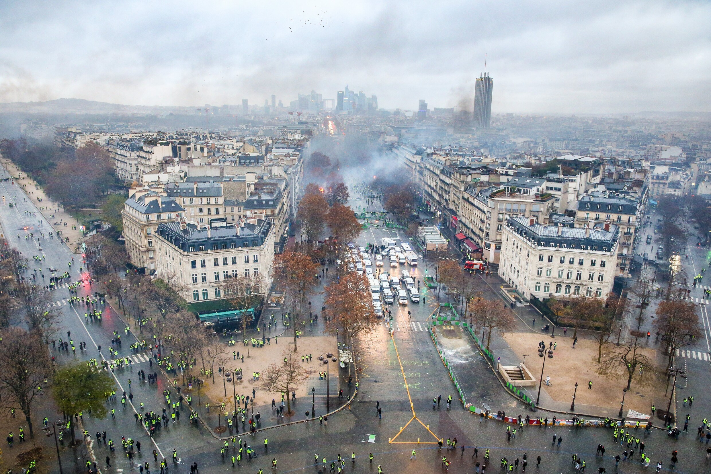 Schade in Parijs na rellen met gele hesjes “tussen 3 en 4 miljoen euro ...