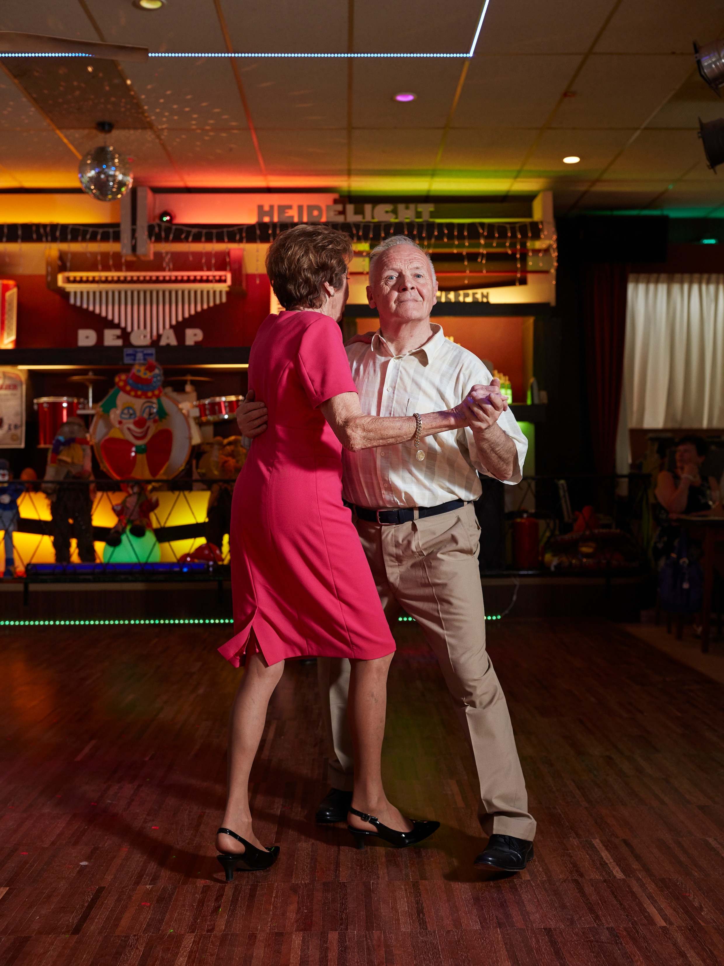 In dancing Heidelicht zijn de dansers op leeftijd en een flirt nooit ...