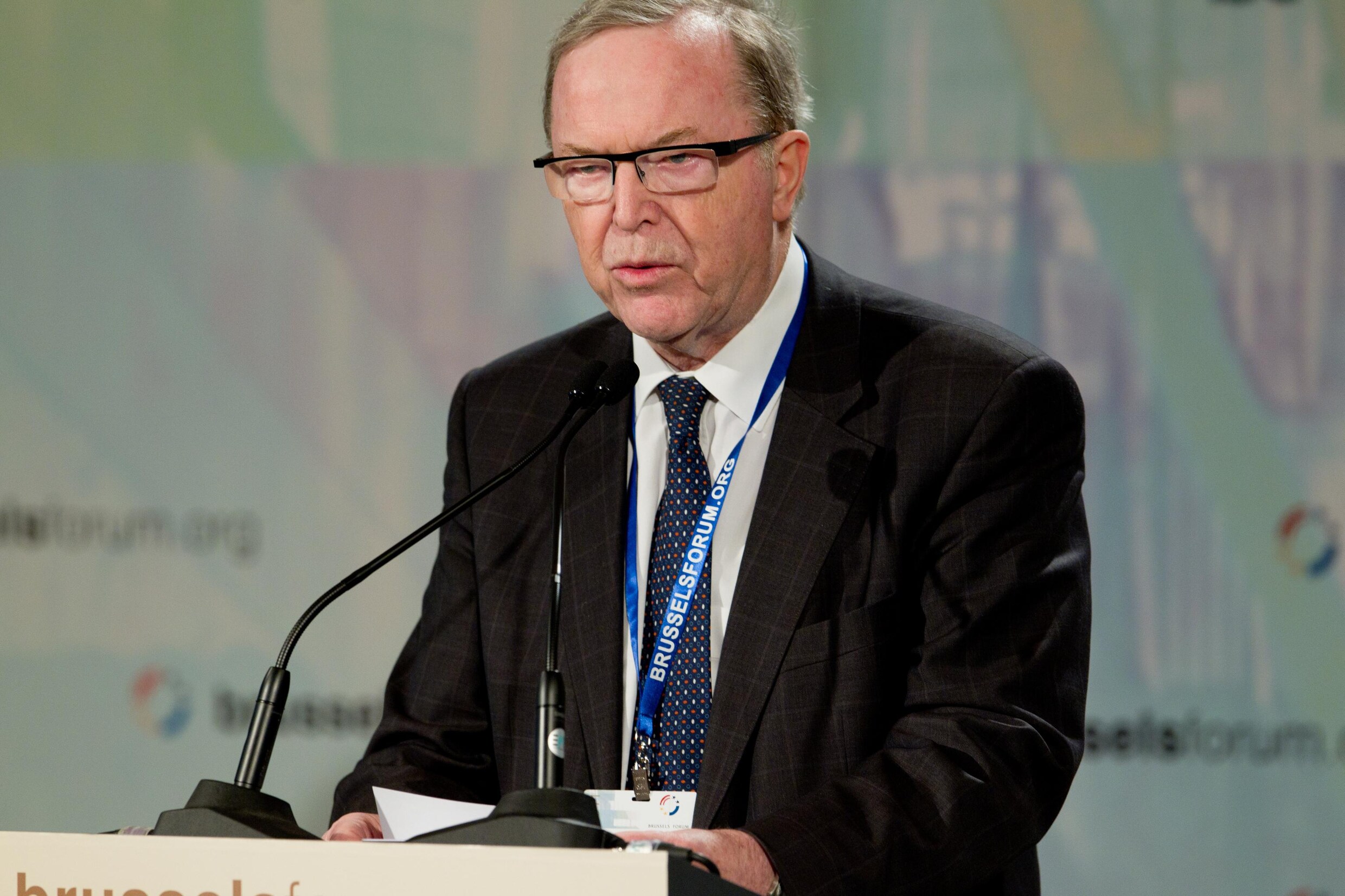 Martens wil één voorzitter voor Europese Raad en Commissie | De Morgen