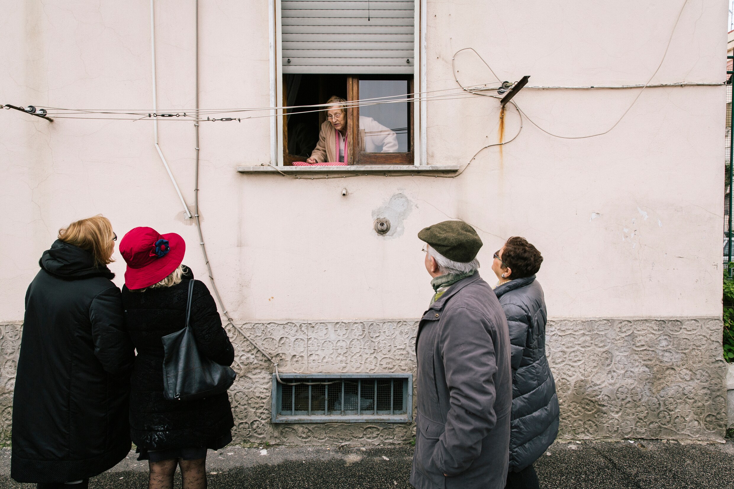 Elena Ferrante-koorts brengt literaire toeristen naar de armste wijken ...