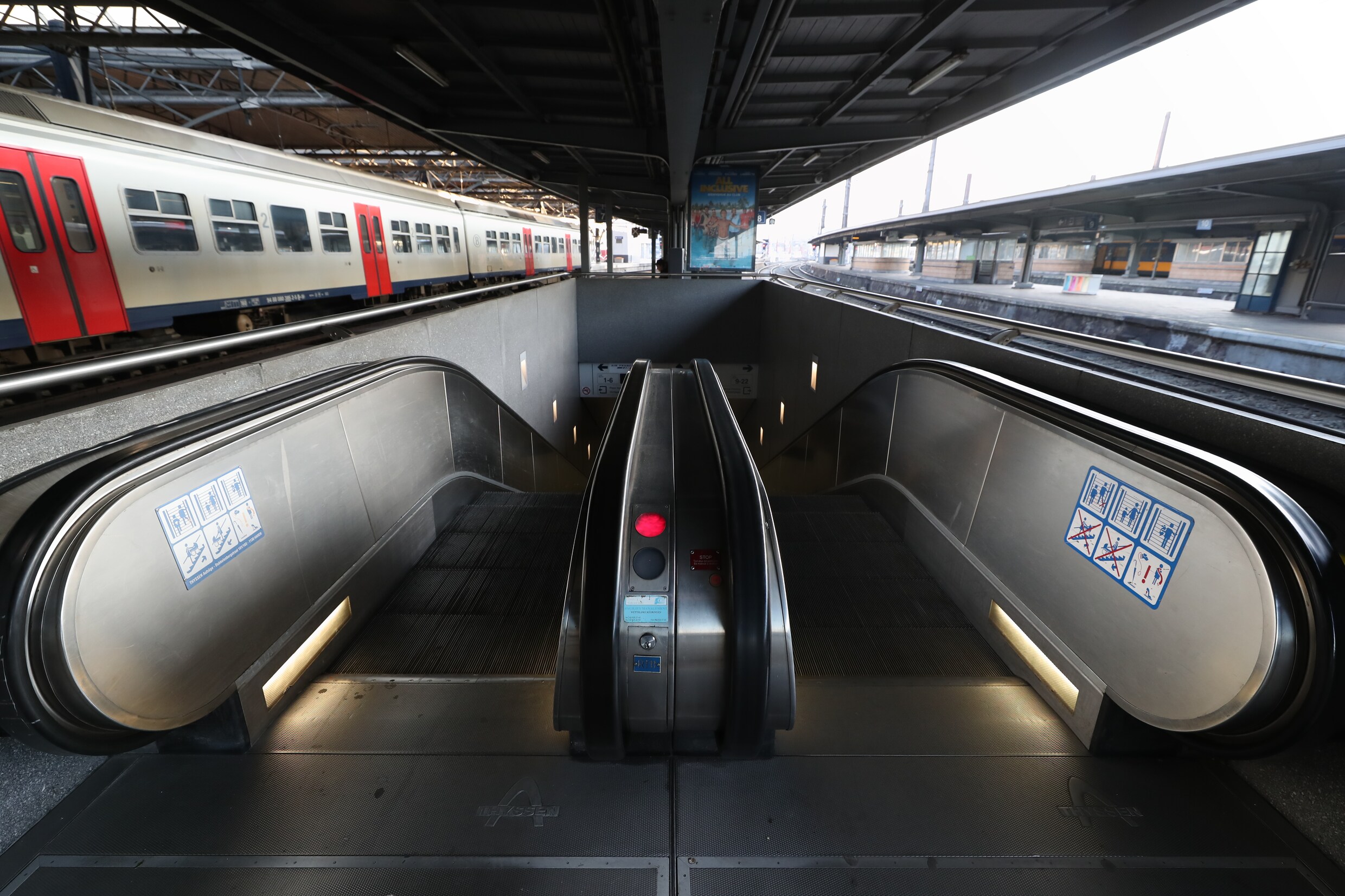 Veertiger in levensgevaar na verschillende messteken in de rug in de ...