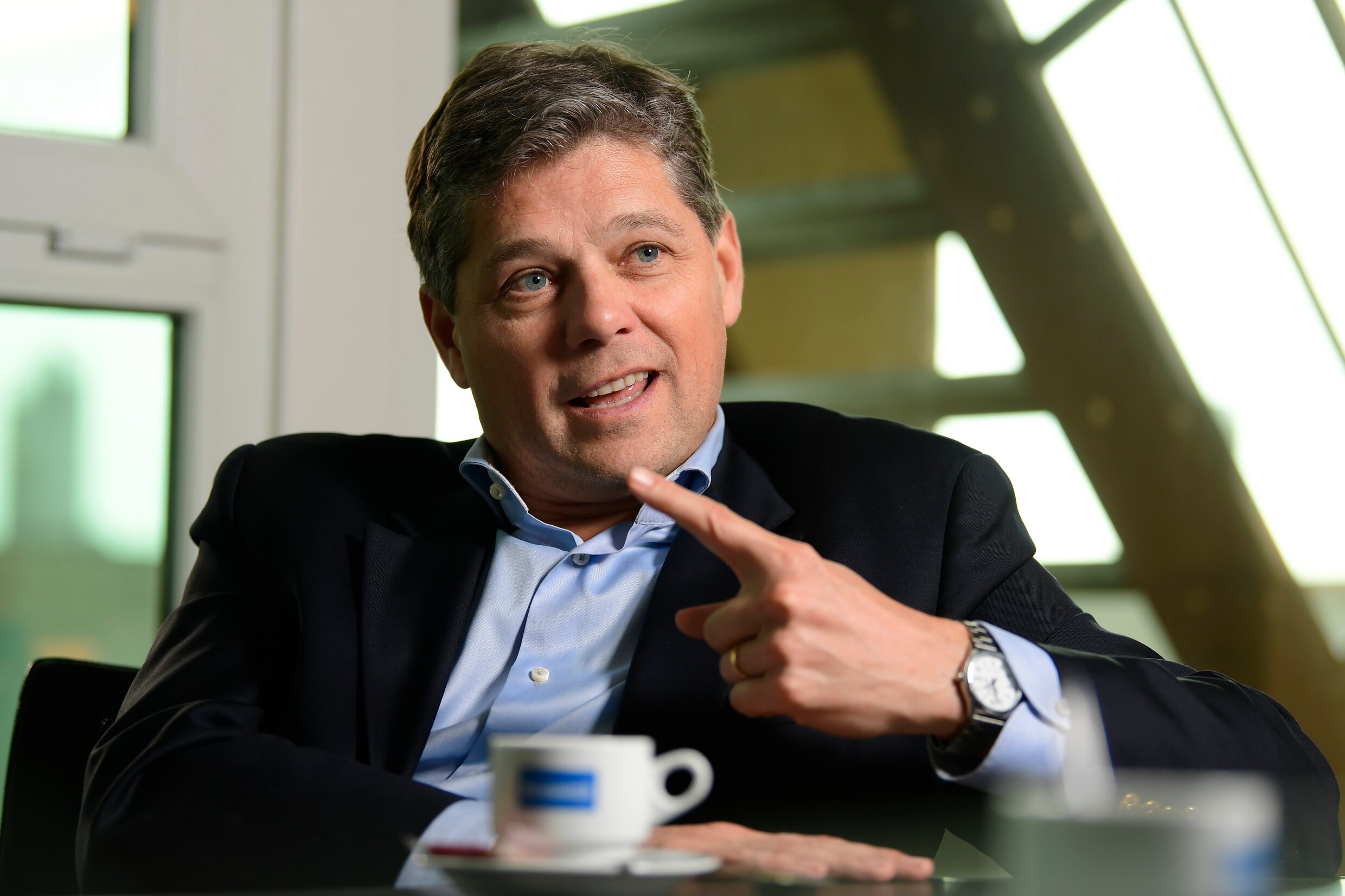 CEO Deceuninck: “Iedereen kijkt naar de koers én heeft ramen nodig” | De Morgen