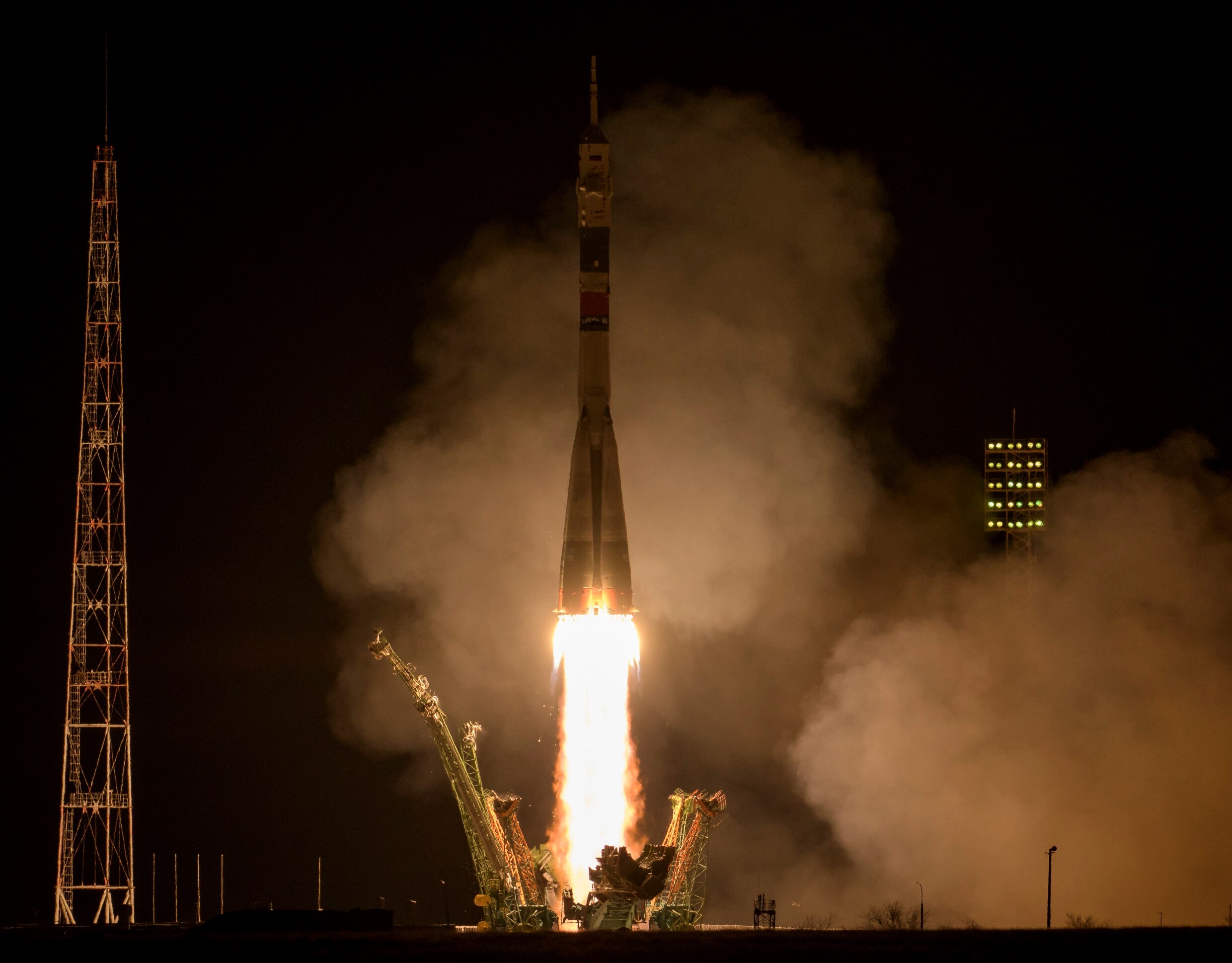 Rusland lanceert succesvol Sojoez-draagraket met militaire satelliet ...
