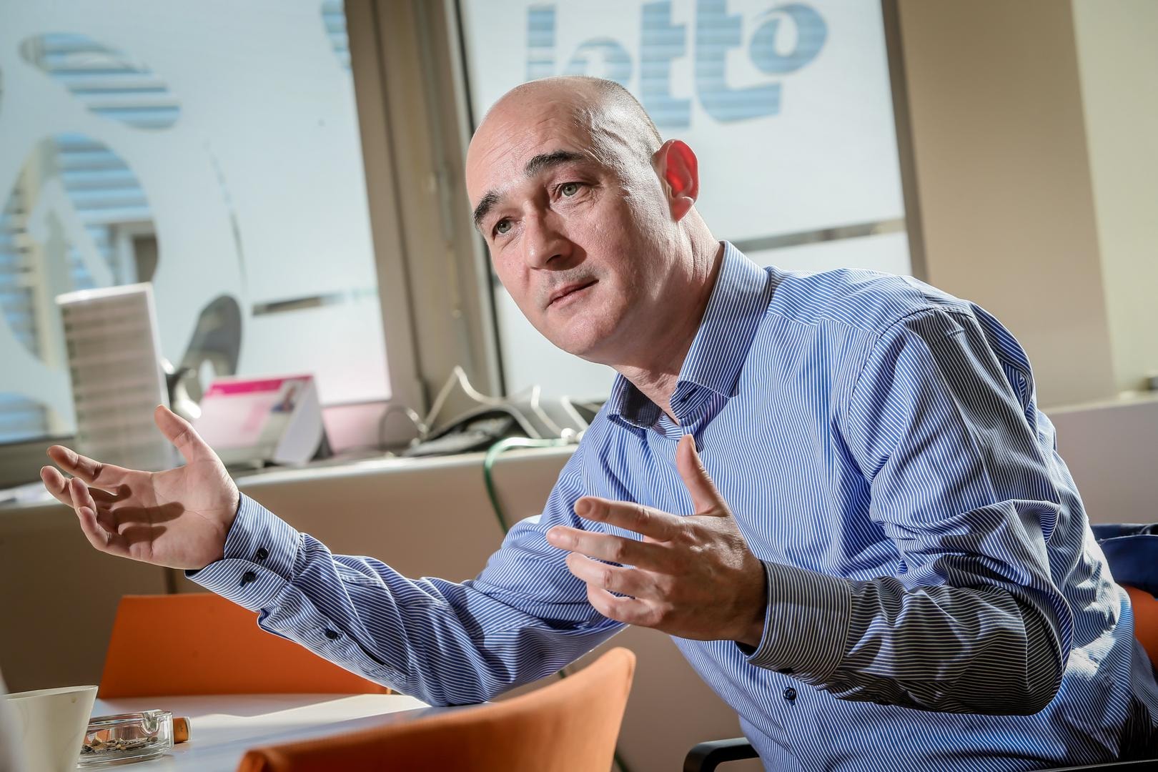 ‘Wie op de verdieping van Jannie Haek werkt, heeft schrik als hij op ...