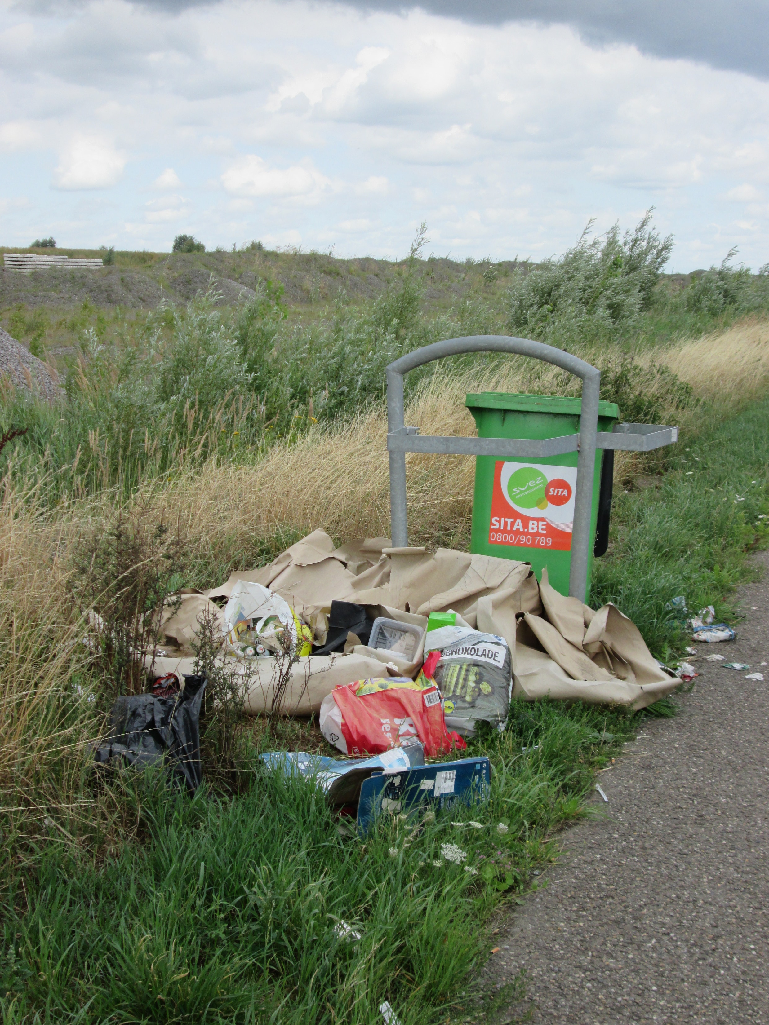 Gedumpt afval kost u bijna 30 euro per jaar | De Morgen