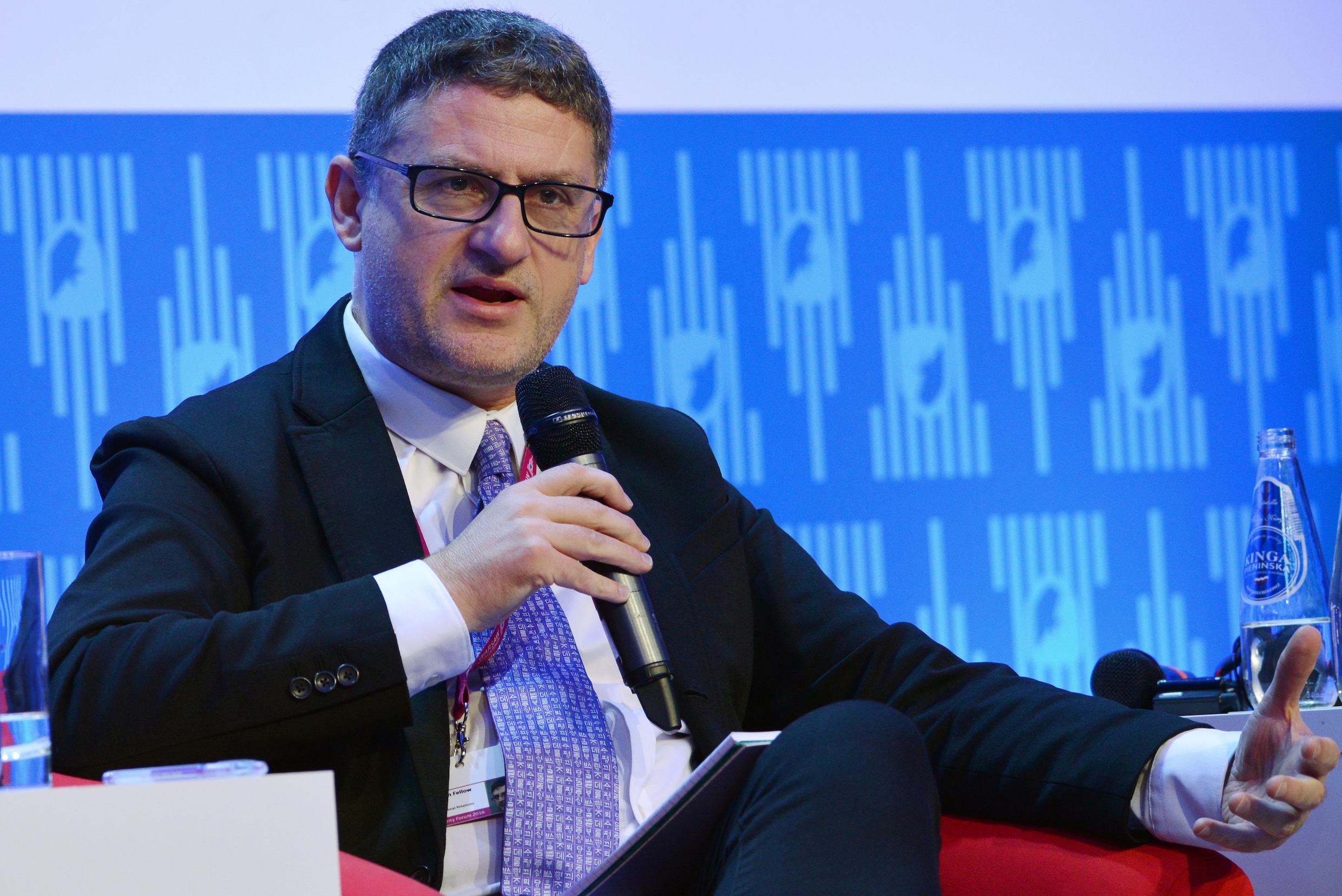 Biograaf Poetin: ‘De president vocht zichzelf in de hoek’ | De Morgen