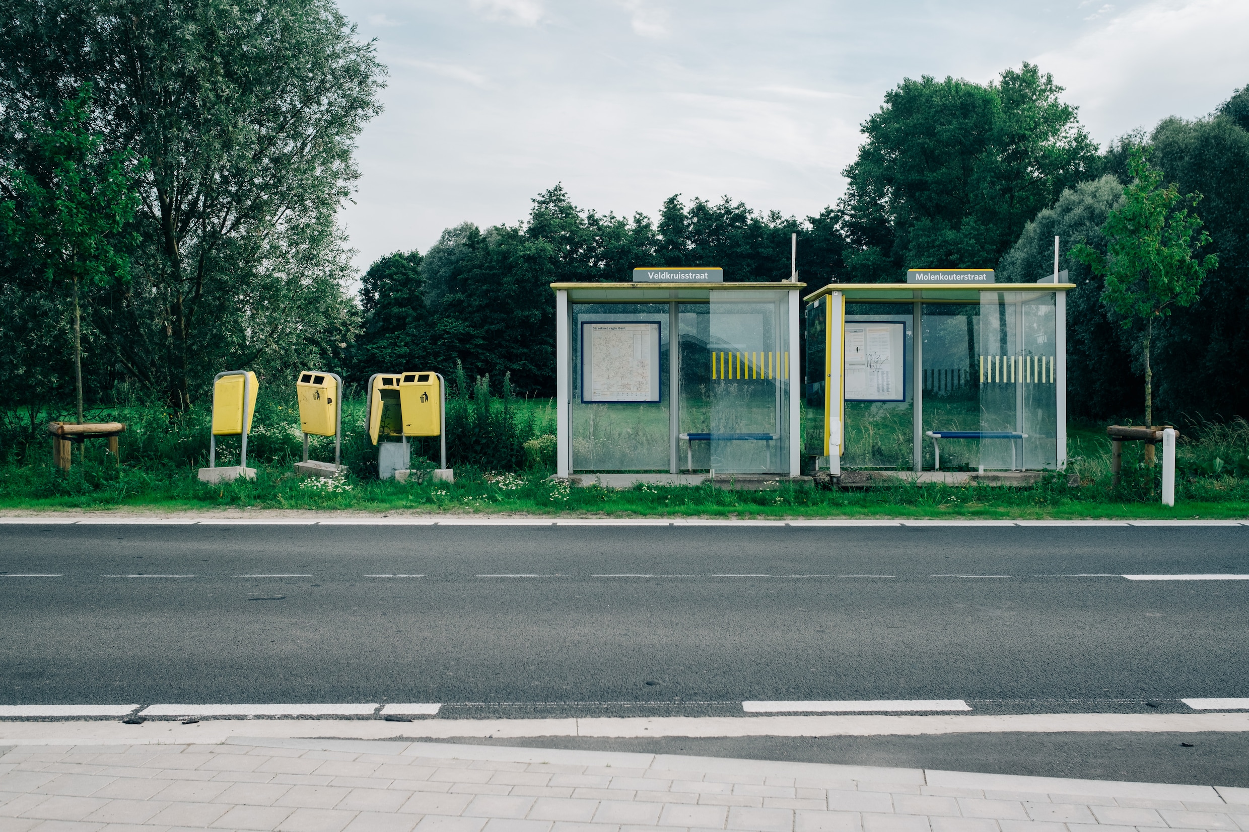 Tientallen gemeenten moeten het vanaf dit weekend met minder bushaltes ...