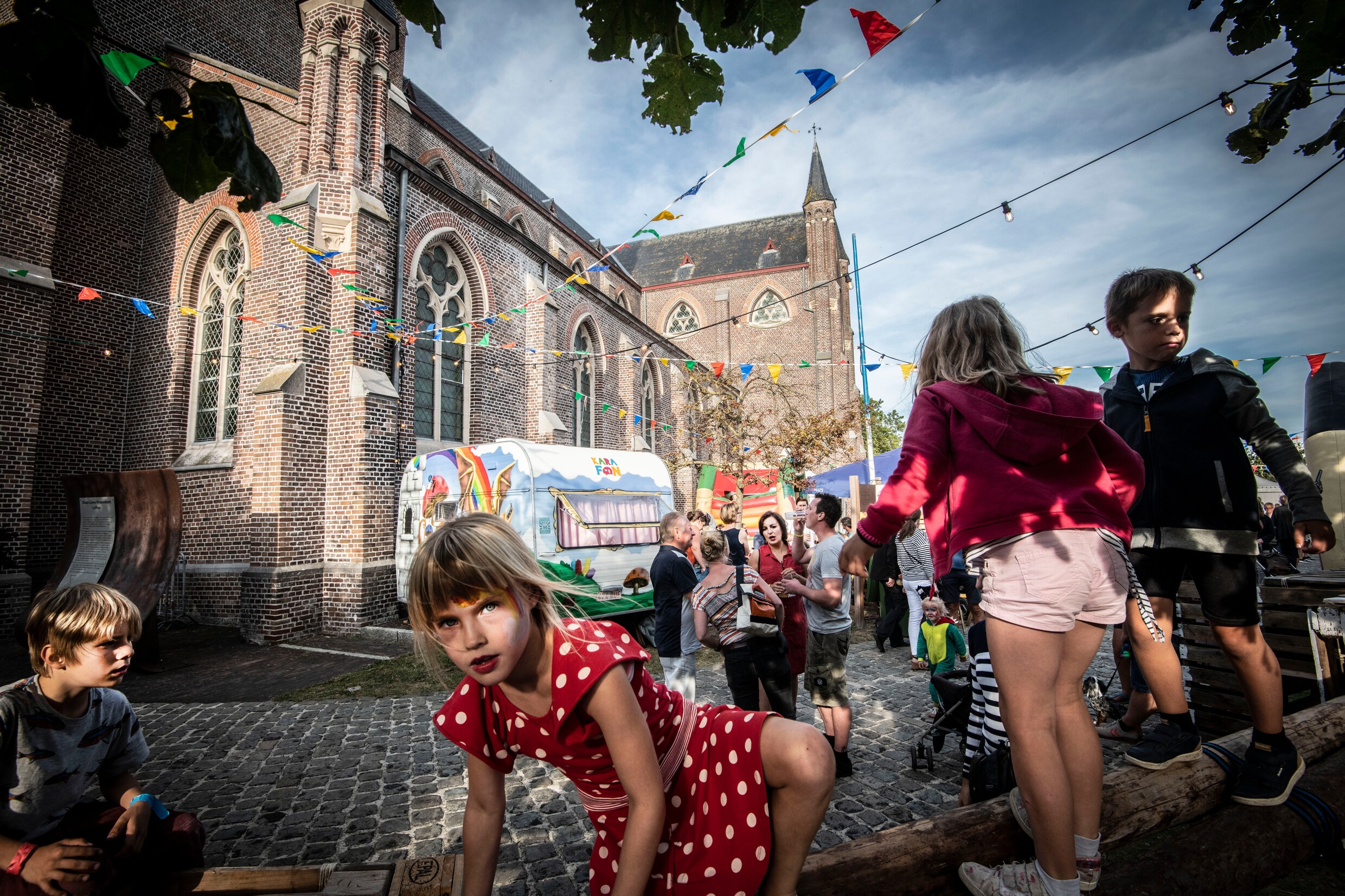 duyster. op Leffingeleuren: een vuurrood waakvlammetje tot het licht ...