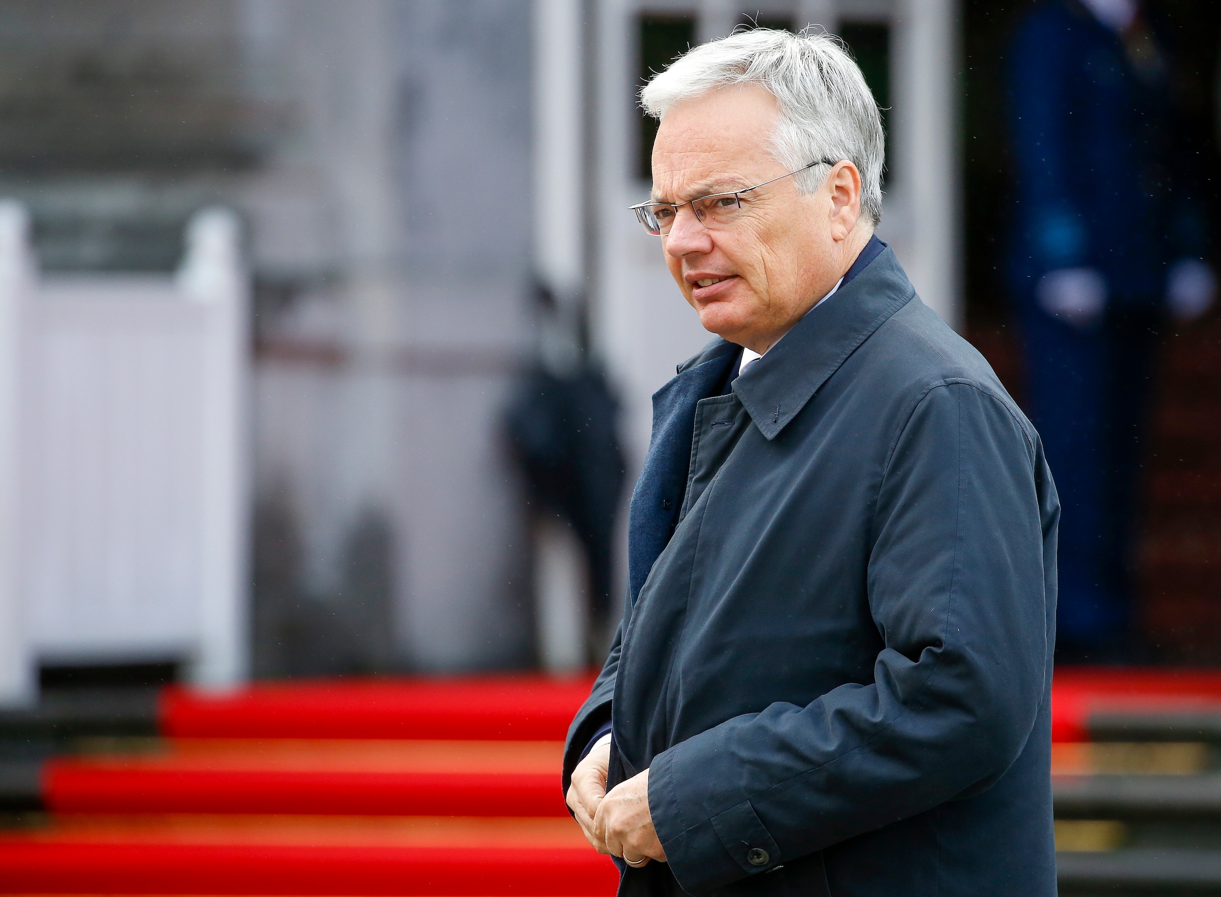 Klokkenluider beschuldigt Didier Reynders van doodsbedreigingen | De Morgen